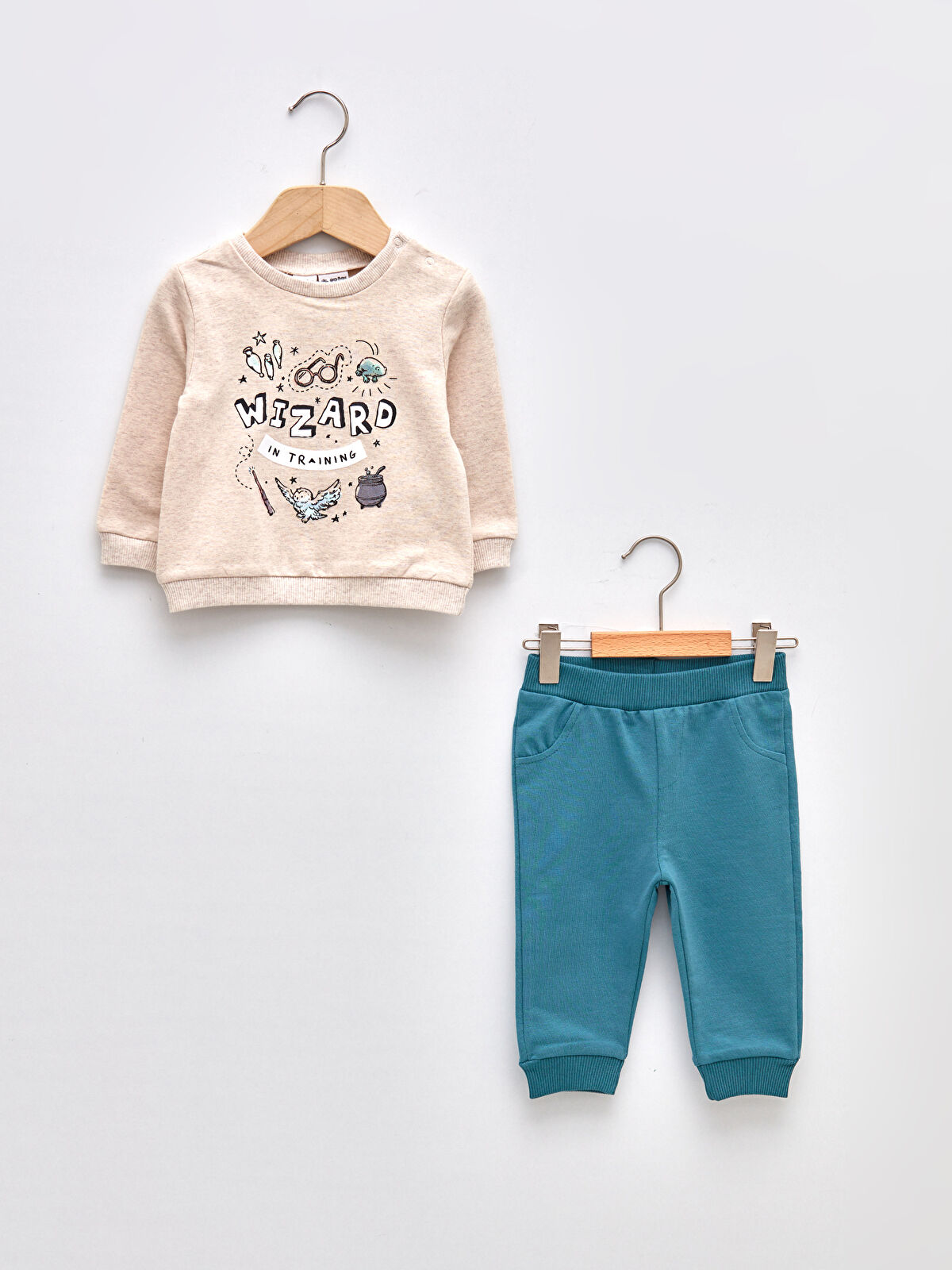 Bisiklet Yaka Uzun Kollu Harry Potter Baskılı Erkek Bebek Sweatshirt ve Pantolon 2'li Takım Bisiklet Yaka Uzun Kollu Harry Potter Baskılı Erkek Bebek Sweatshirt ve Pantolon 2'li Takım