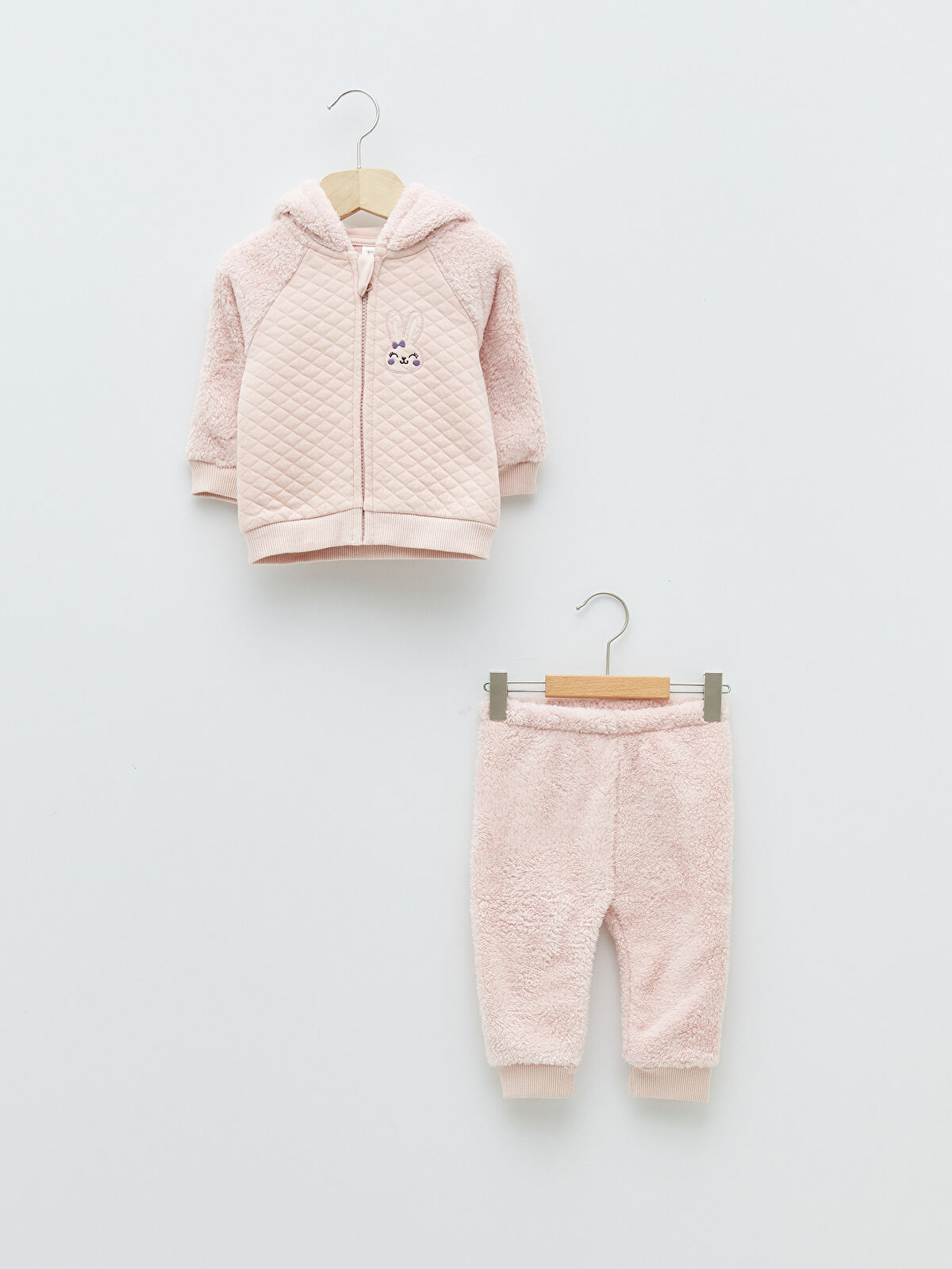 Kapüşonlu Uzun Kollu Pelüş Kız Bebek Fermuarlı Sweatshirt ve Jogger Eşofman Alt 2'li Kapüşonlu Uzun Kollu Pelüş Kız Bebek Fermuarlı Sweatshirt ve Jogger Eşofman Alt 2'li