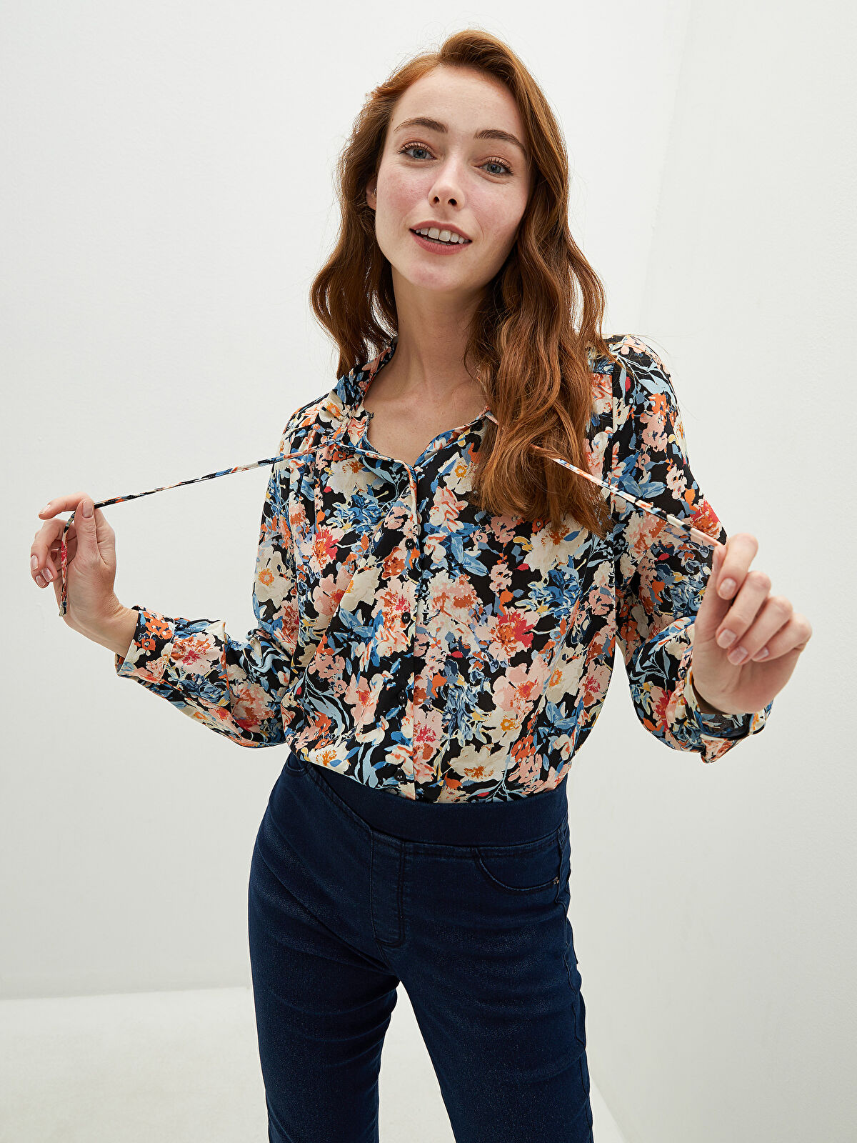 Fırfırlı Bağlamalı Yaka Çiçekli Uzun Kollu Viskon Kadın Gömlek