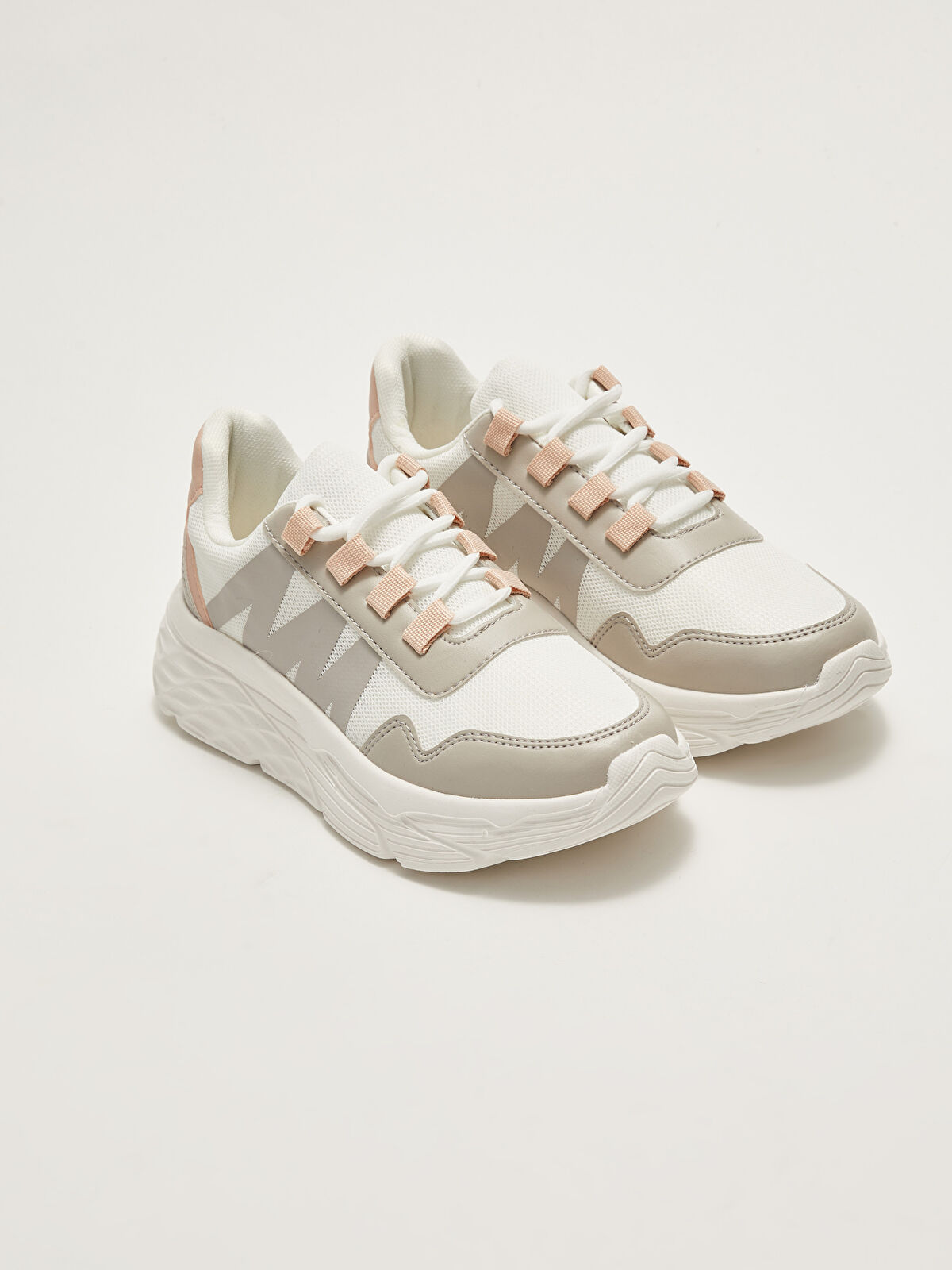 File Detaylı Bağcıklı Kalın Taban Kadın Spor Ayakkabı File Detaylı Bağcıklı Kalın Taban Kadın Spor Ayakkabı