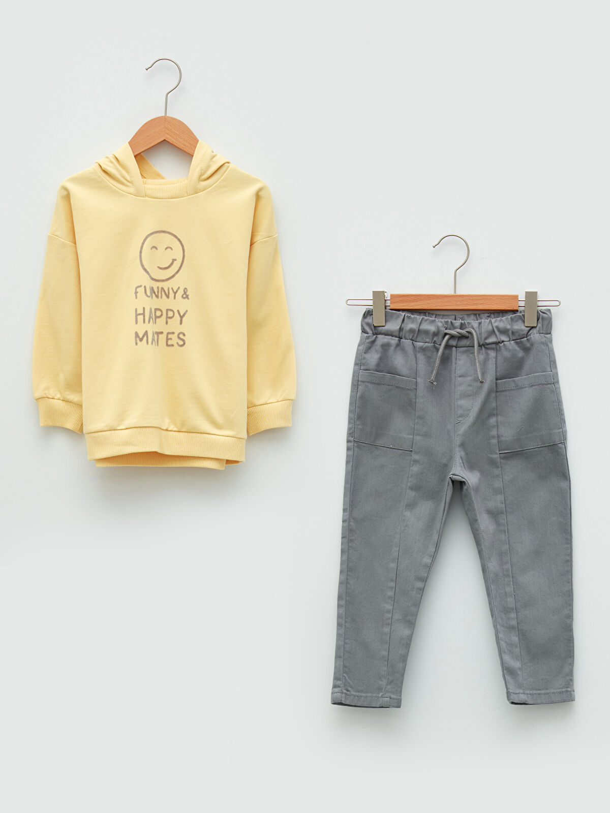 Kapüşonlu Uzun Kollu Baskılı Pamuklu Erkek Bebek Sweatshirt ve Pantolon 2'li Takım Kapüşonlu Uzun Kollu Baskılı Pamuklu Erkek Bebek Sweatshirt ve Pantolon 2'li Takım