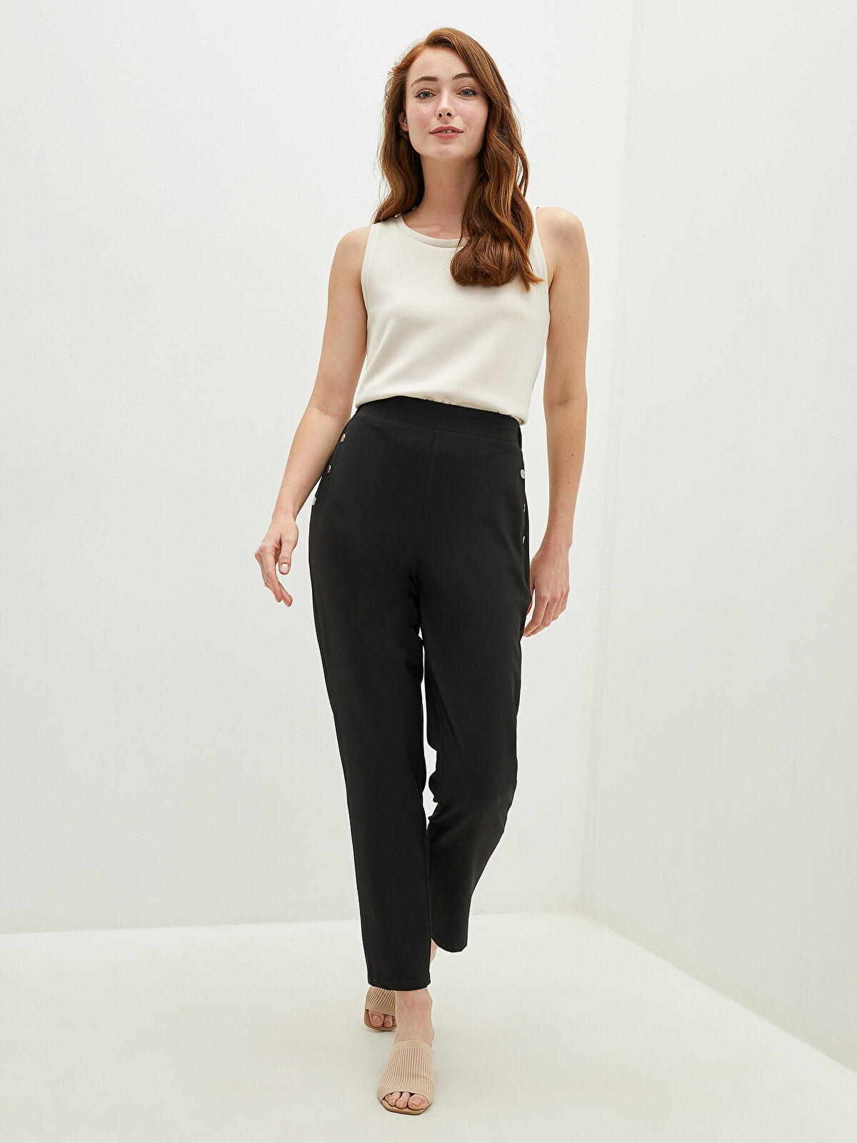 Beli Lastikli Düğme Detaylı Cepli Kadın Pantolon