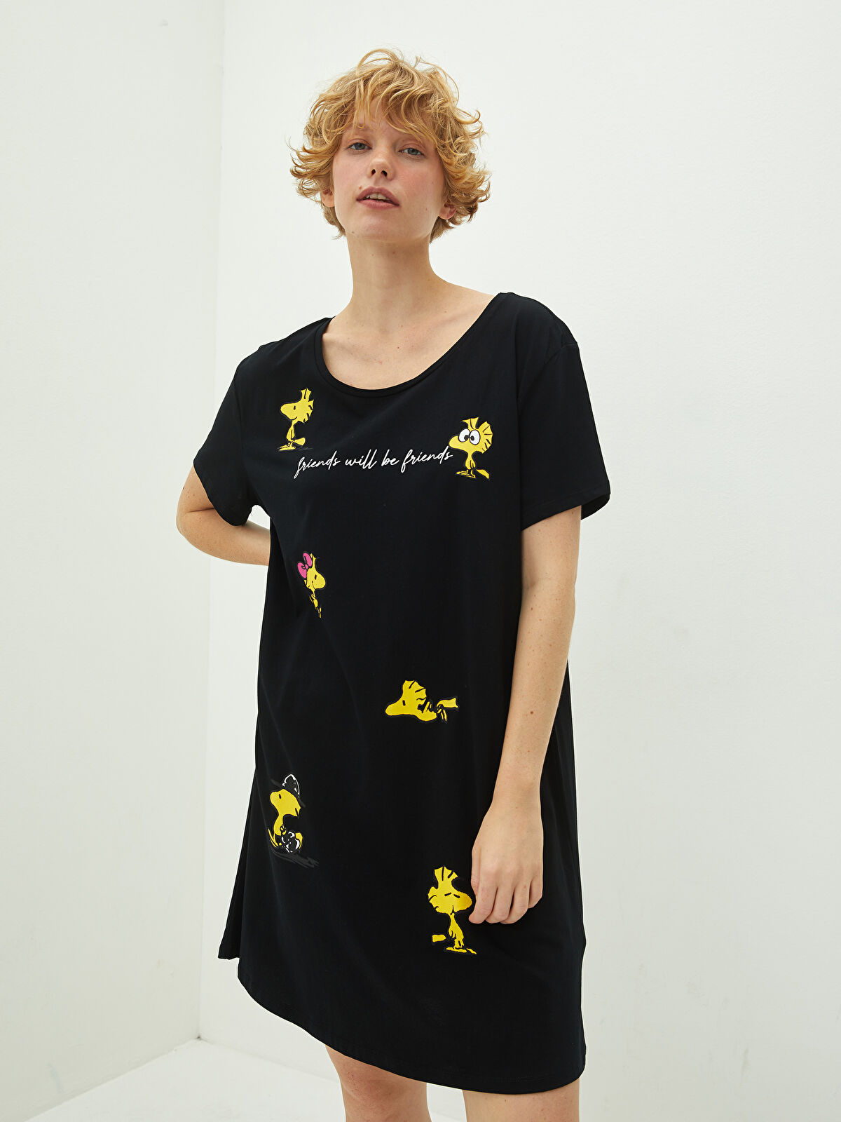 LCW DREAM Bisiklet Yaka Woodstock Baskılı Kısa Kollu Pamuklu Kadın Gecelik