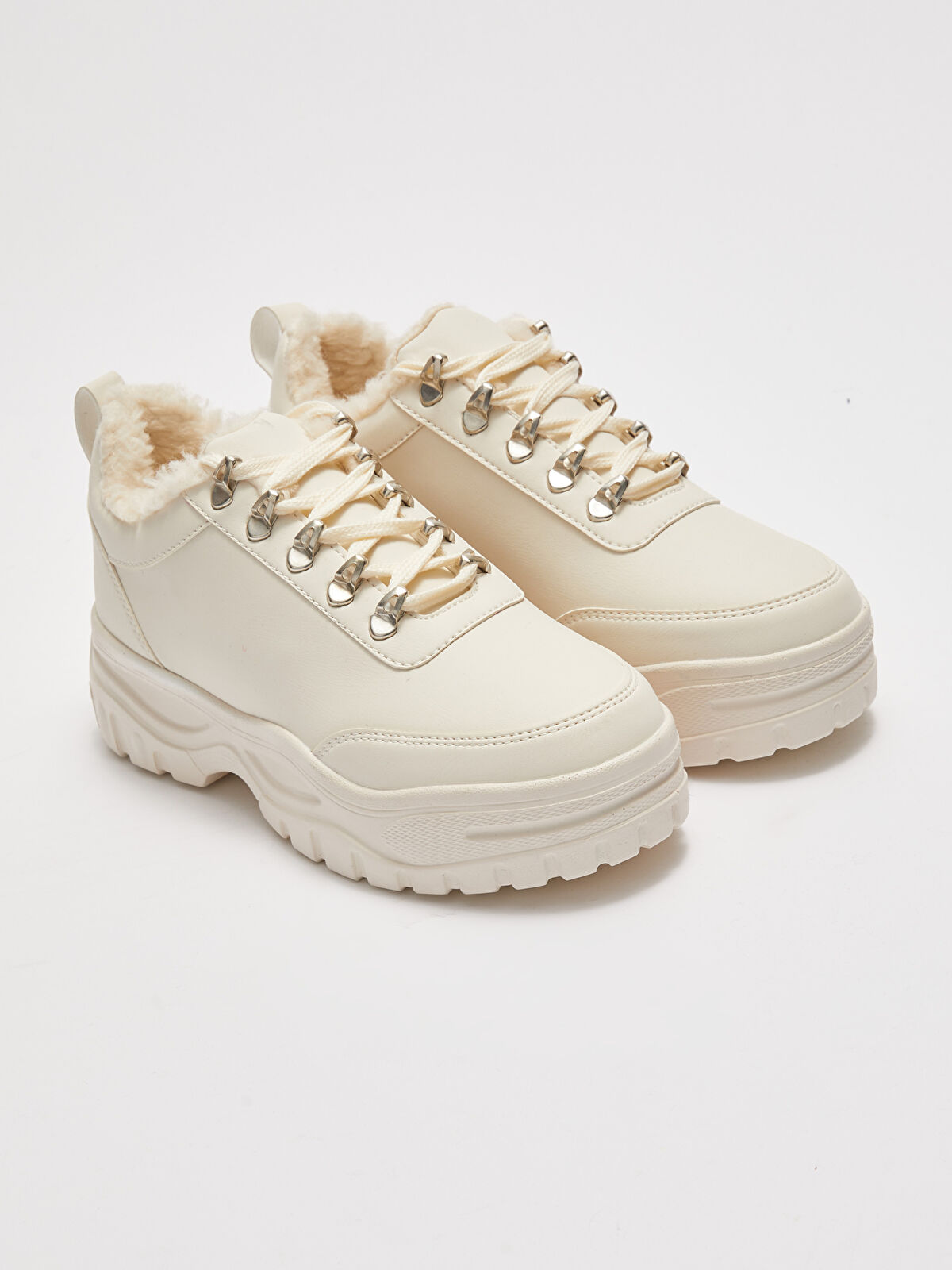 Deri Görünümlü Bağcıklı Kalın Taban Kadın Spor Ayakkabı