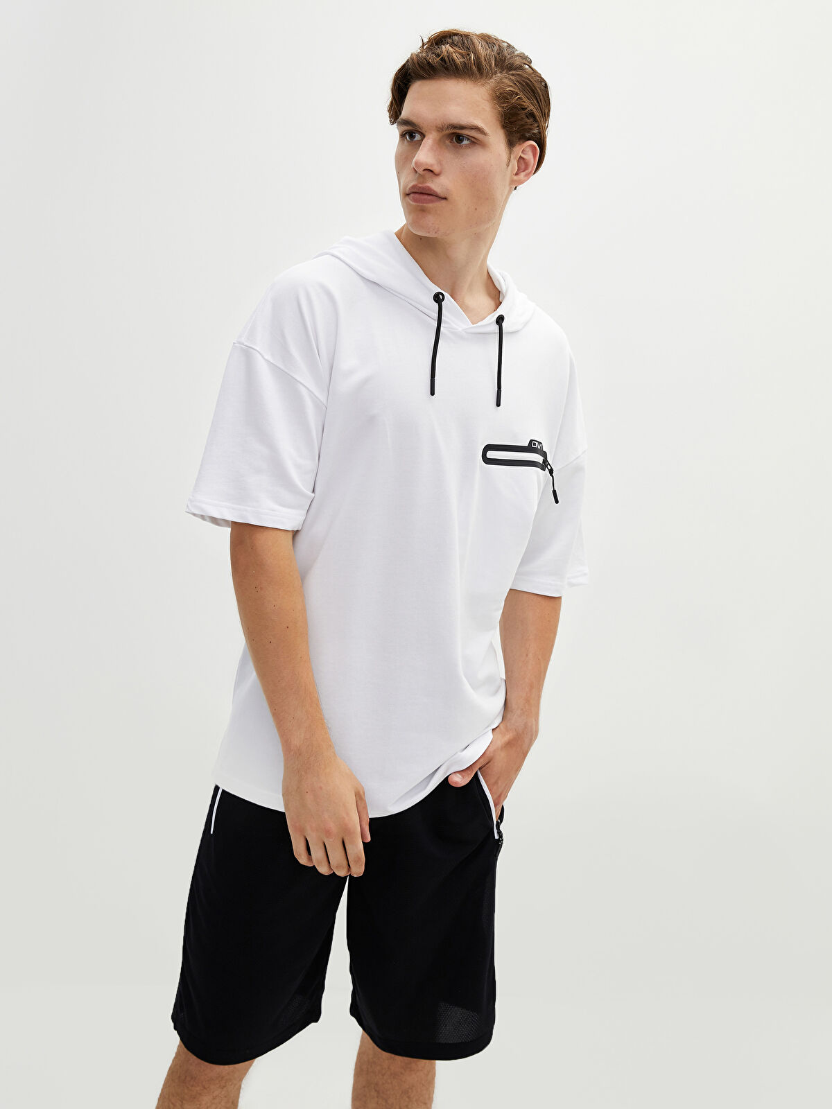 LCW SPORTS Kapüşonlu Kısa Kollu Baskılı Erkek Spor Tişört LCW SPORTS Kapüşonlu Kısa Kollu Baskılı Erkek Spor Tişört