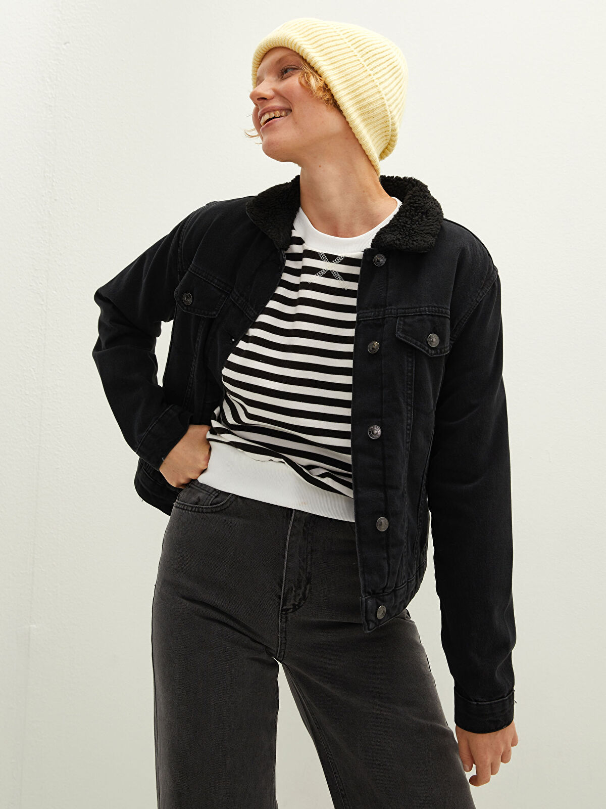 Gömlek Yaka Düz Uzun Kollu Cep Detaylı Kadın Rodeo Jean Ceket