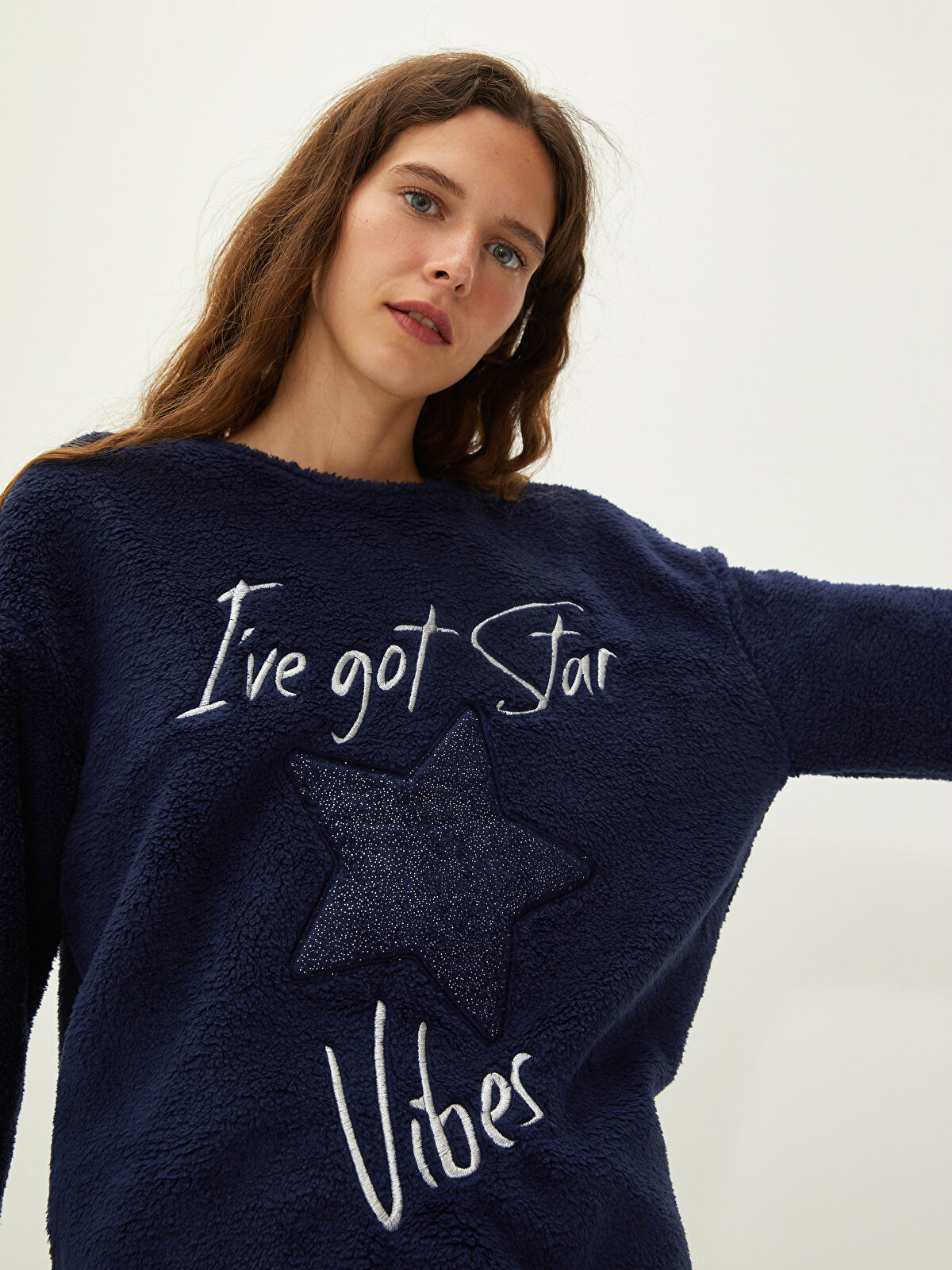 LCW DREAM Bisiklet Yaka Nakışlı Uzun Kollu Pelüş Kadın Pijama Takımı