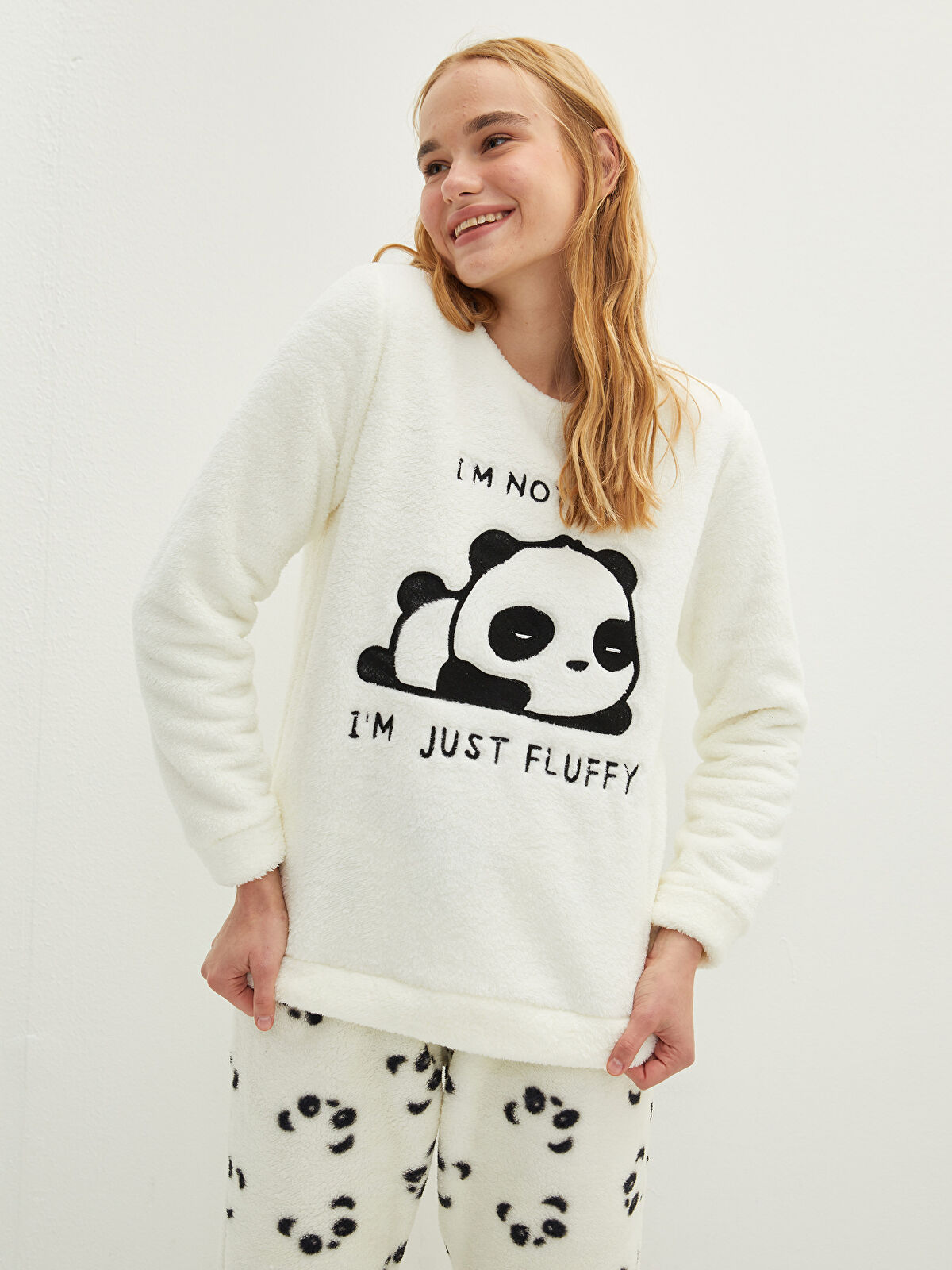 LCW DREAM Bisiklet Yaka Nakışlı Uzun Kollu Pelüş Kadın Pijama Takımı