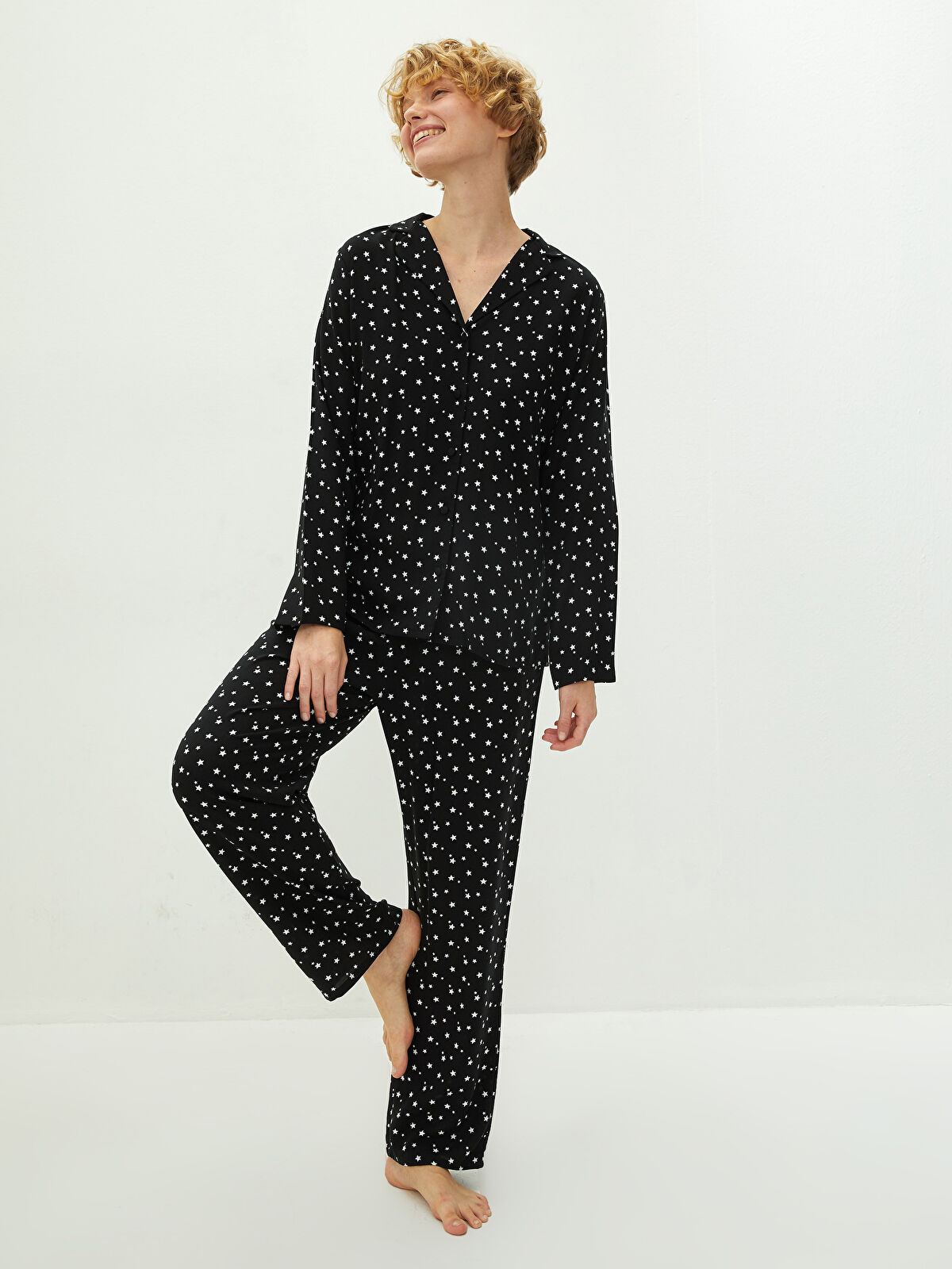 LCW DREAM Gömlek Yaka Yıldız Baskılı Uzun Kollu Viskon Kadın Pijama Takımı