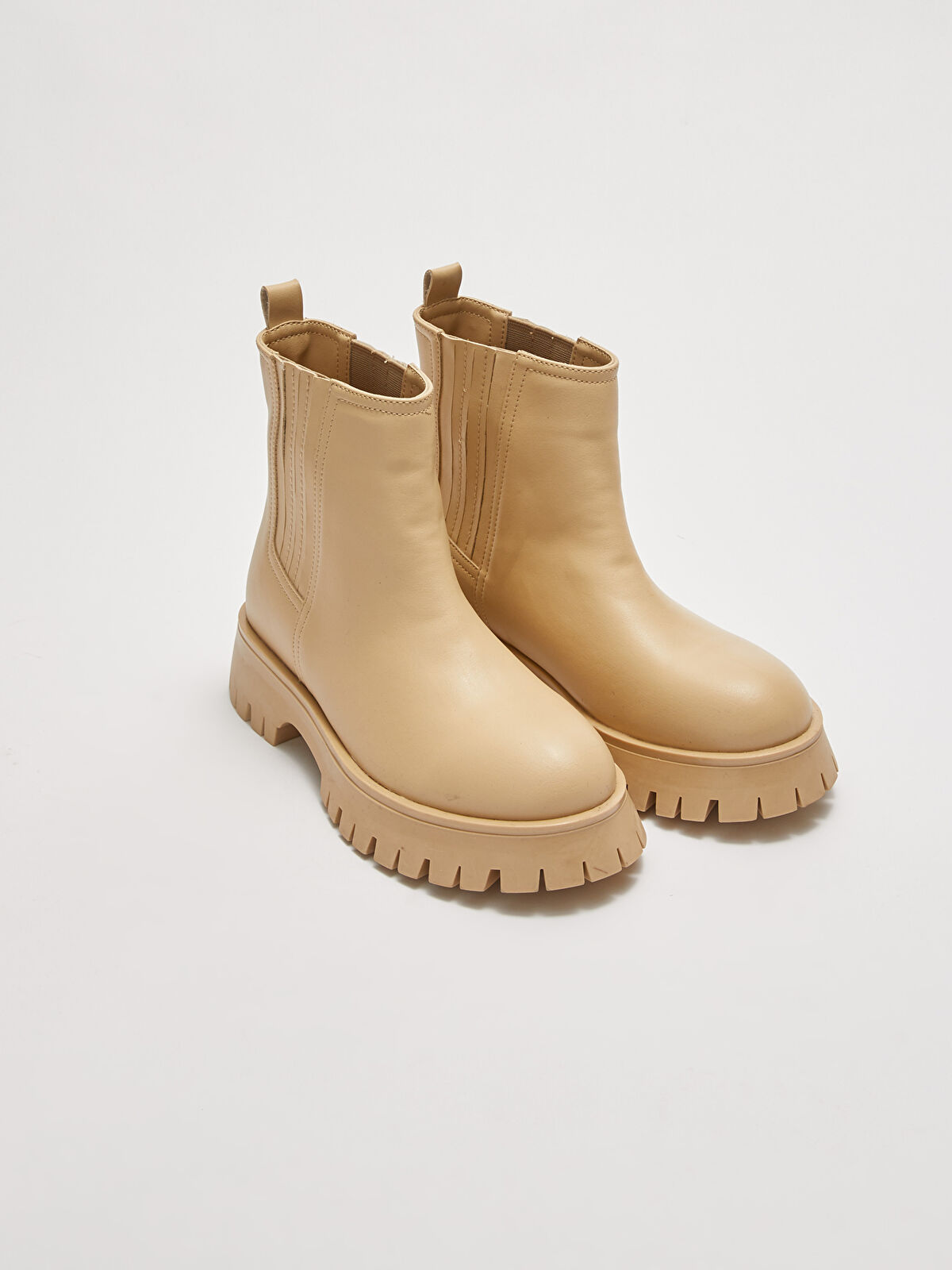 Deri Görünümlü Yanları Lastikli Kalın Taban Kadın Bot