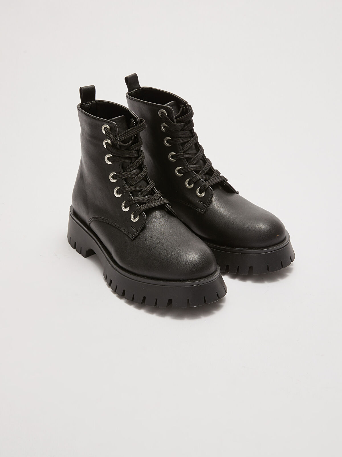 Deri Görünümlü Bağcıklı Kalın Taban Kadın Bot