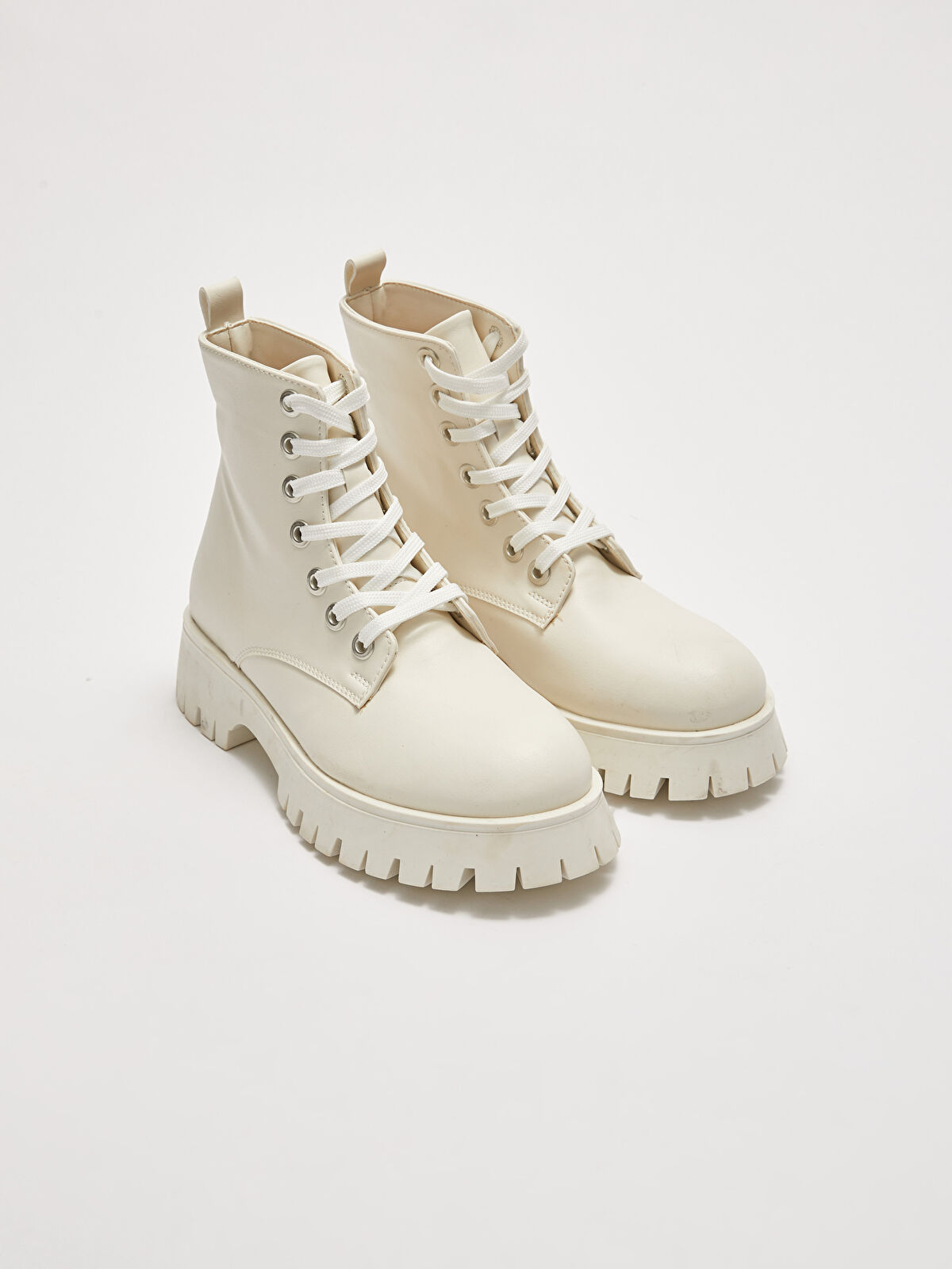 Deri Görünümlü Bağcıklı Kalın Taban Kadın Bot