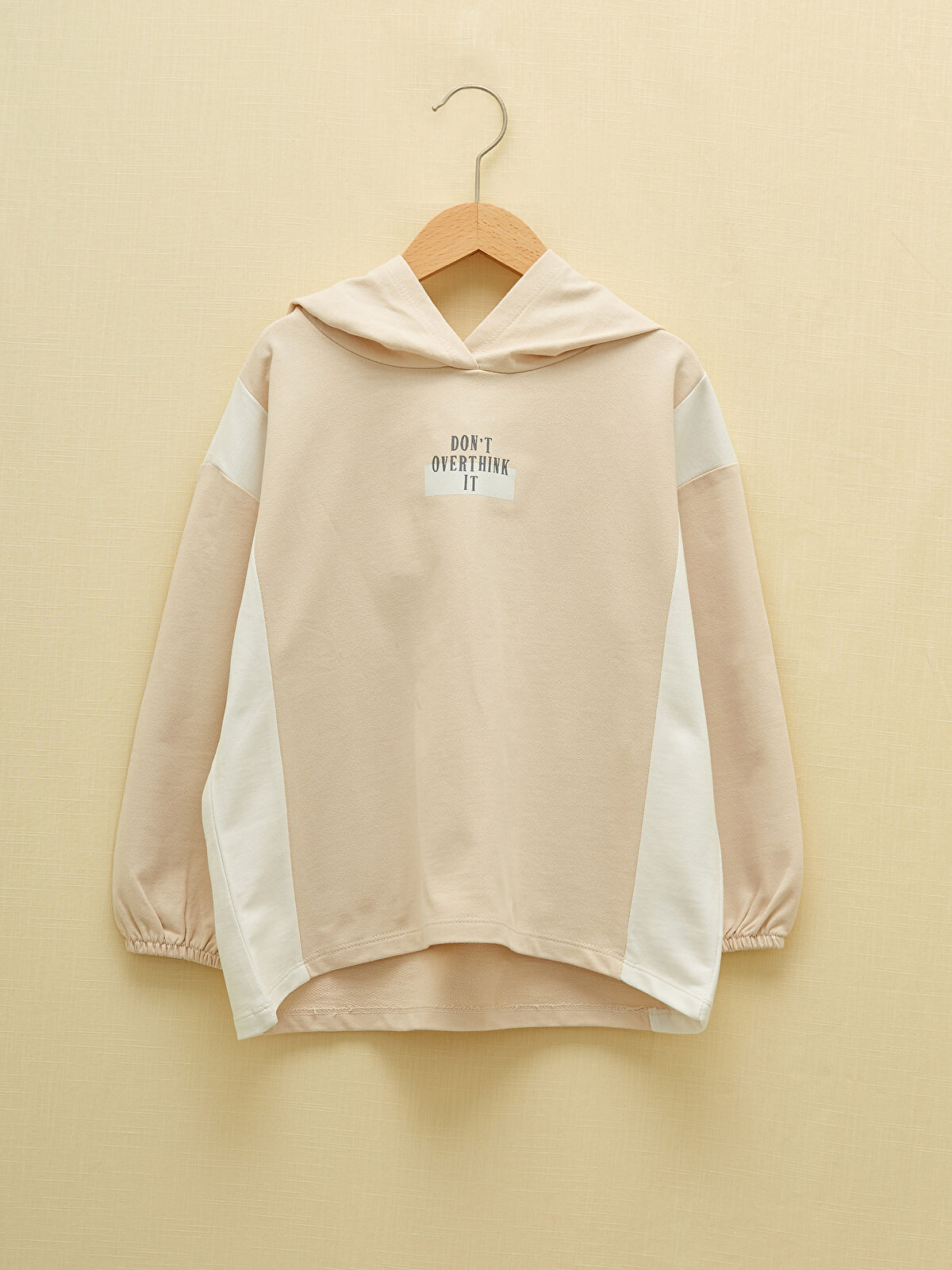 LCW GREEN Kapüşonlu Slogan Yazı Baskılı Uzun Kollu Organik Pamuklu Kız Çocuk Sweatshirt