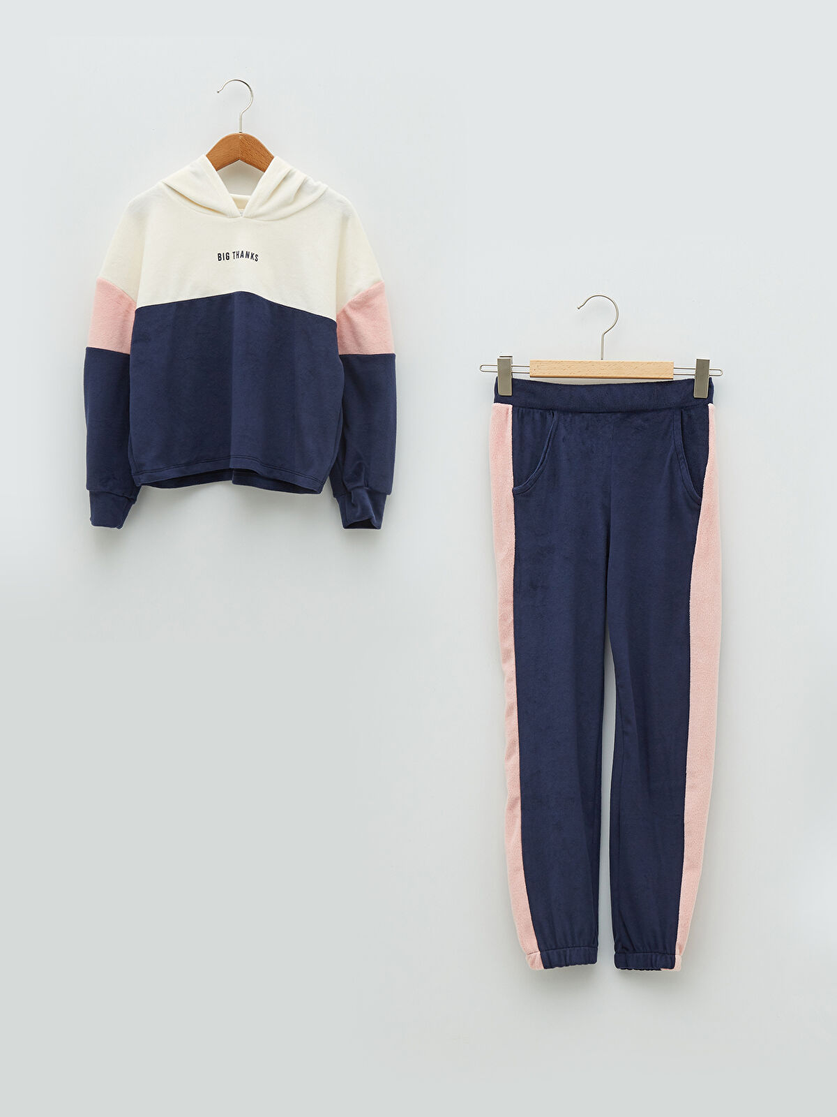 Kapüşonlu Baskılı Uzun Kollu Kadife Kız Çocuk Sweatshirt ve Eşofman Altı