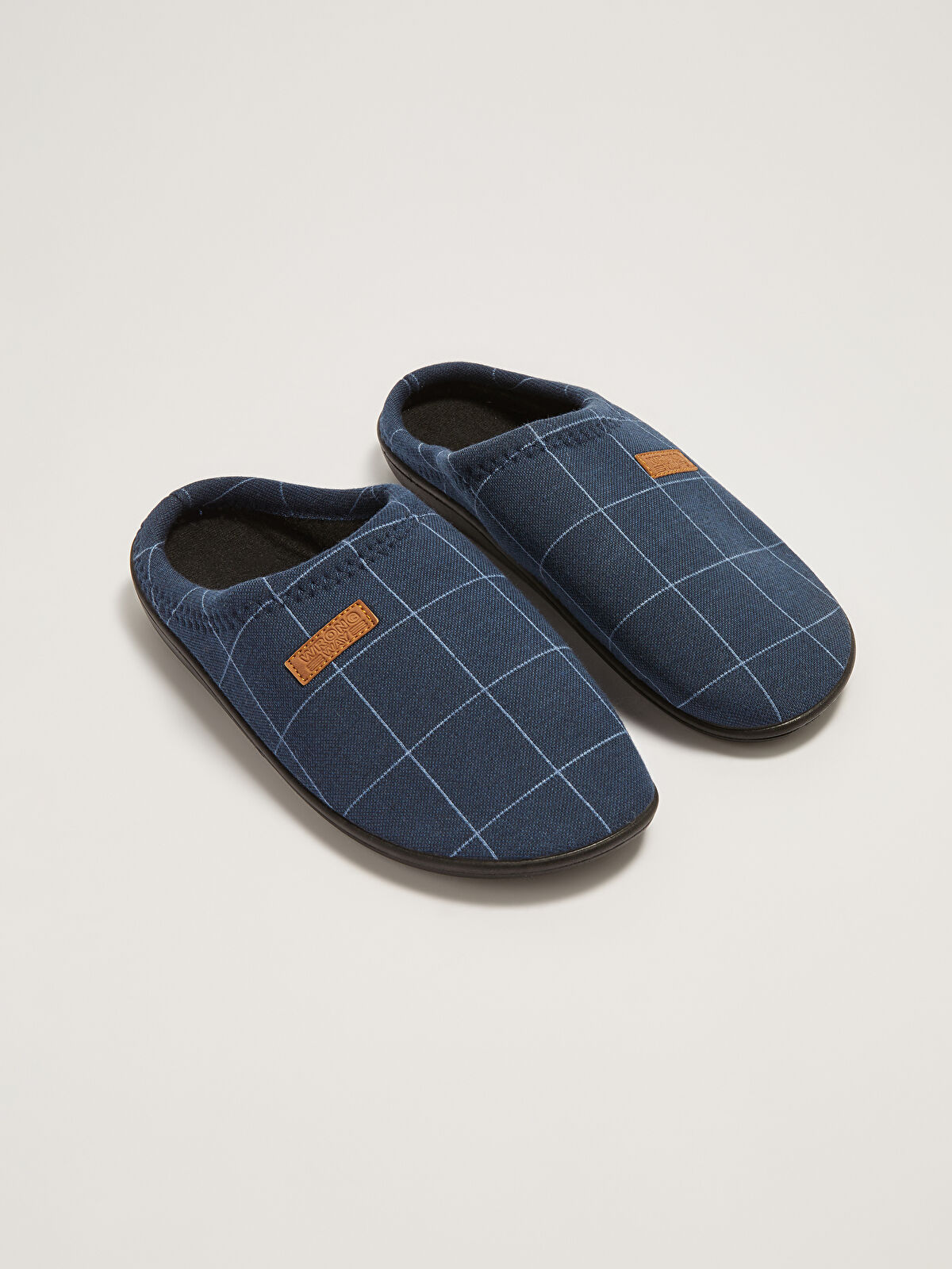 Ekose Desenli Önü Kapalı Erkek Ev Terliği