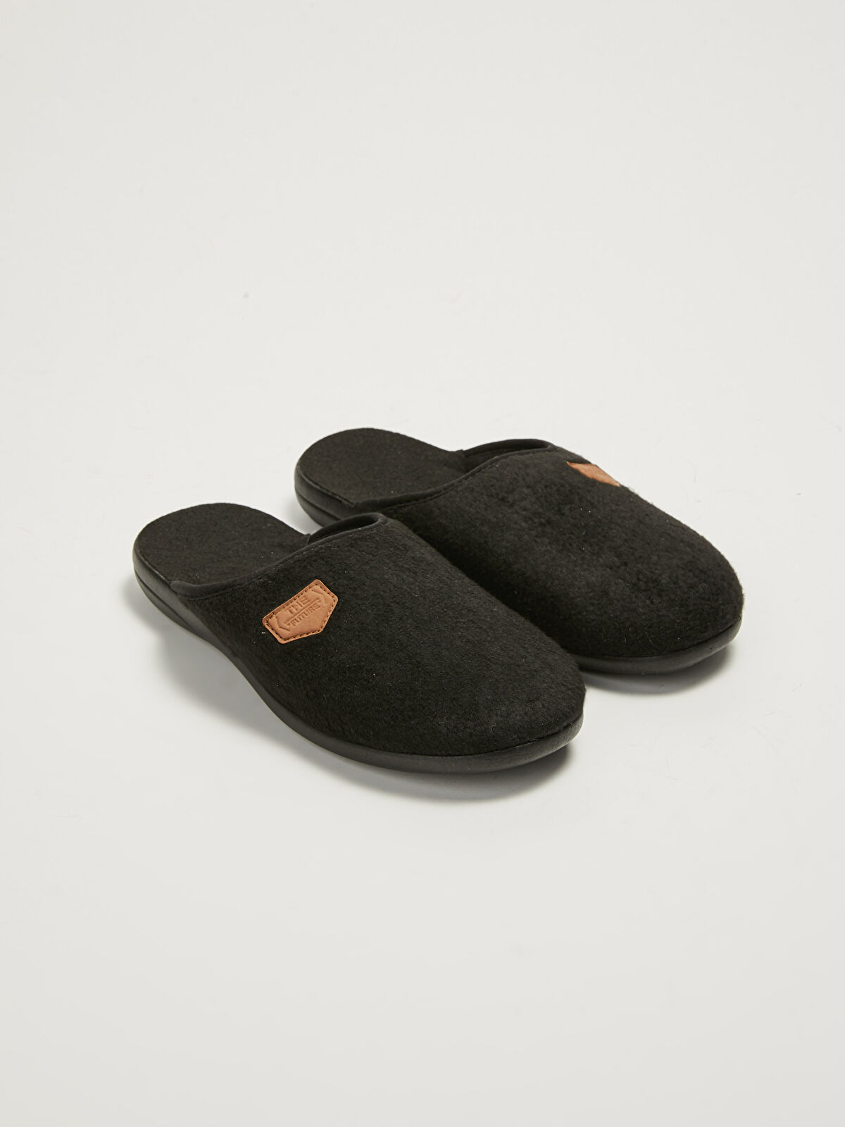 Önü Kapalı Etiket Detaylı Erkek Ev Terliği