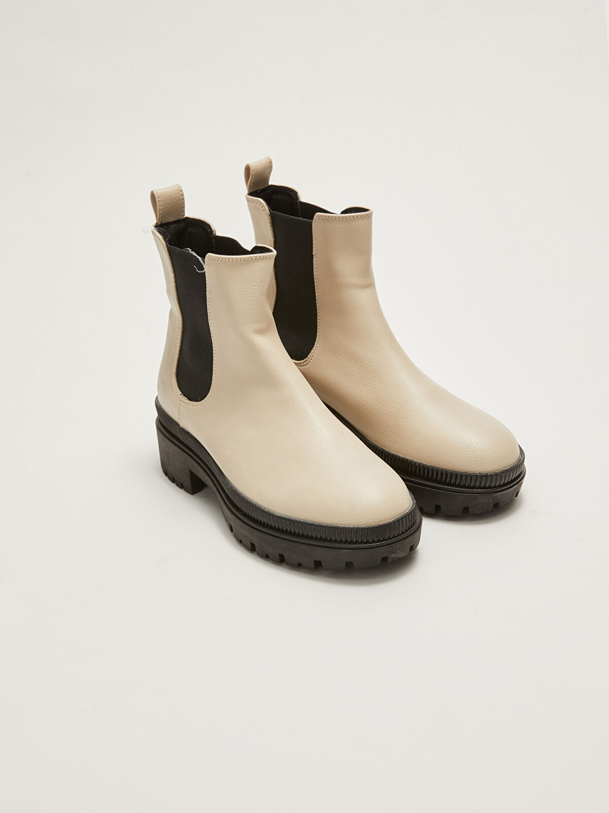 Deri Görünümlü Yanları Lastikli Kadın Bot