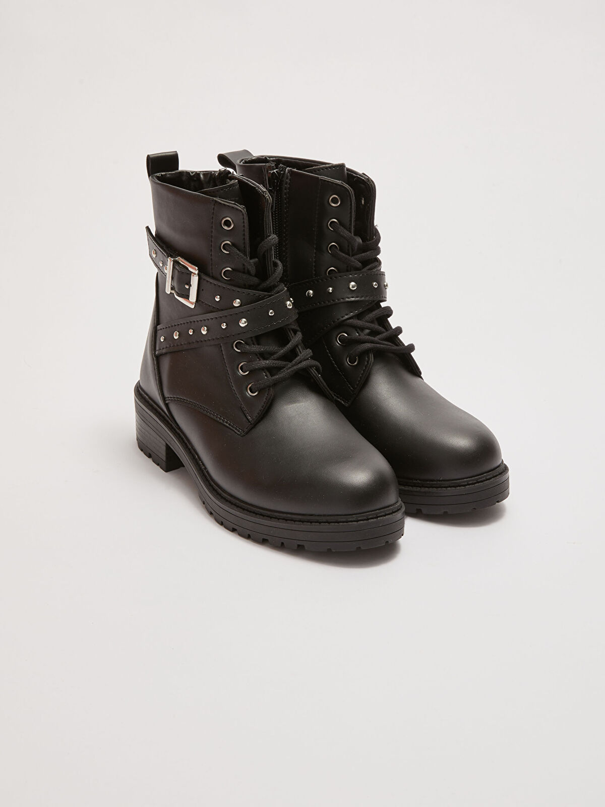 Deri Görünümlü Bağcık ve Fermuarlı Kemer Detaylı Kadın Bot