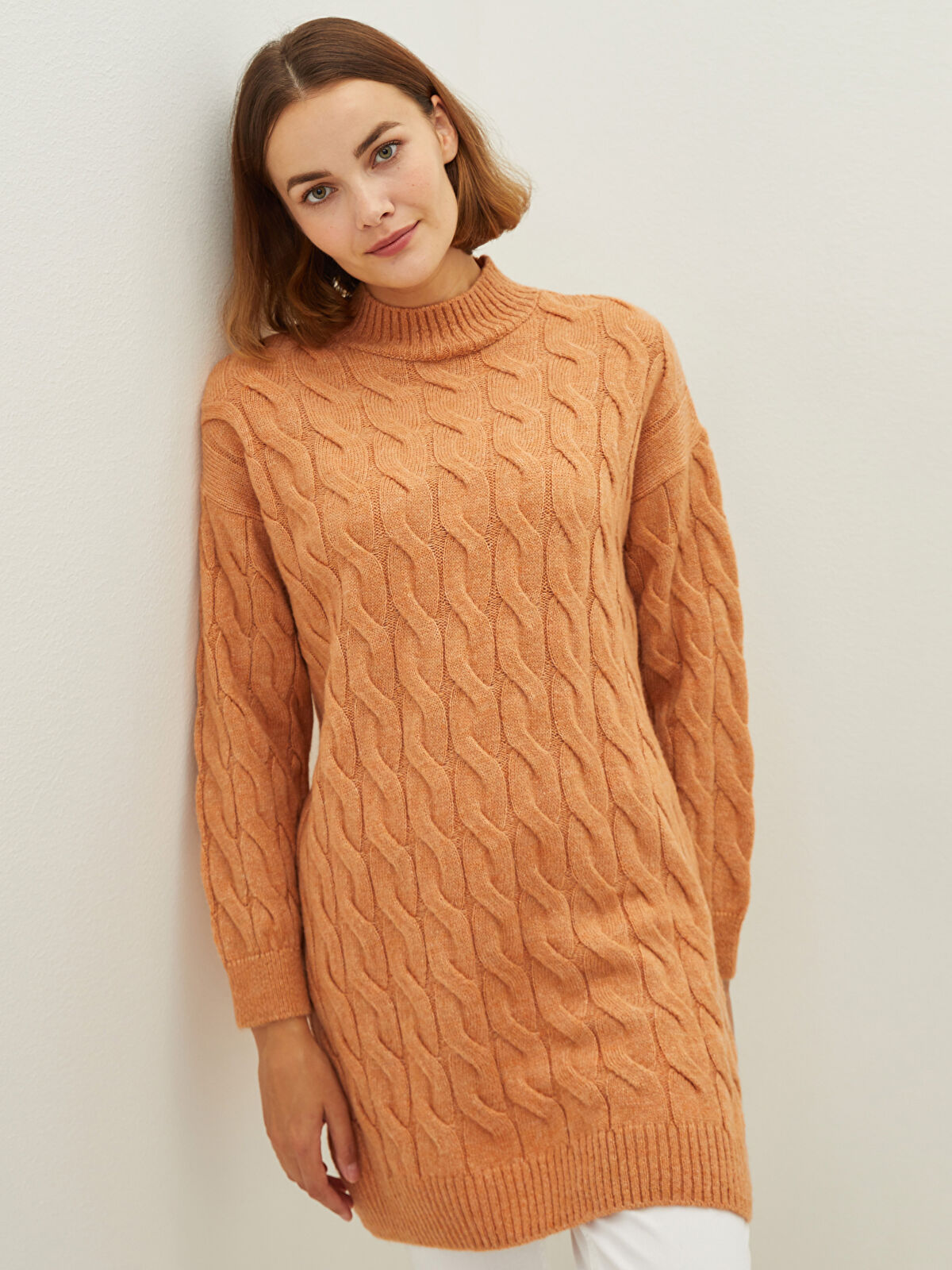 Yarım Balıkçı Yaka Uzun Kollu Kendinden Desenli Kadın Triko Tunik