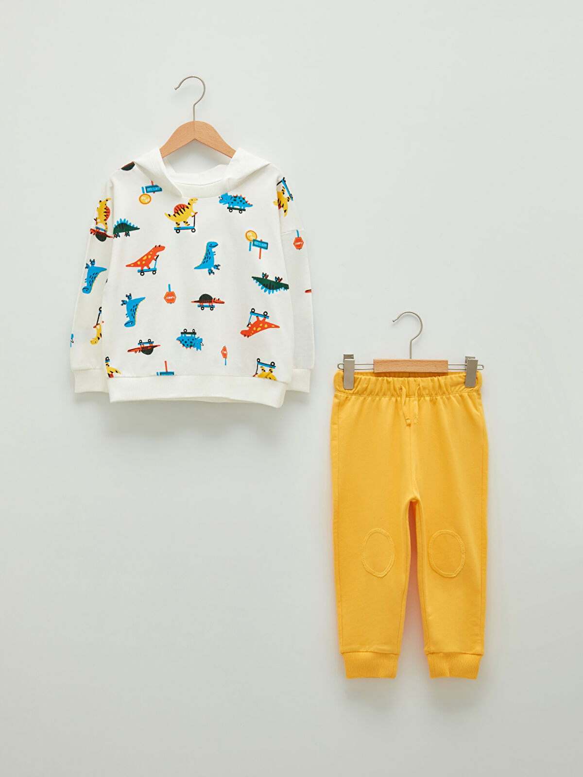 Kapüşonlu Uzun Kollu Baskılı Erkek Bebek Sweatshirt ve Jogger Eşofman Alt 2'li Takım Kapüşonlu Uzun Kollu Baskılı Erkek Bebek Sweatshirt ve Jogger Eşofman Alt 2'li Takım