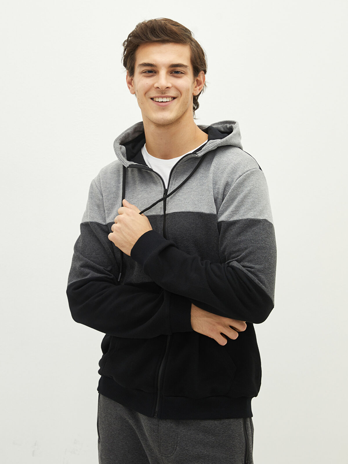 LCW CASUAL Kapüşonlu Uzun Kollu Fermuarlı Renk Bloklu Erkek Sweatshirt