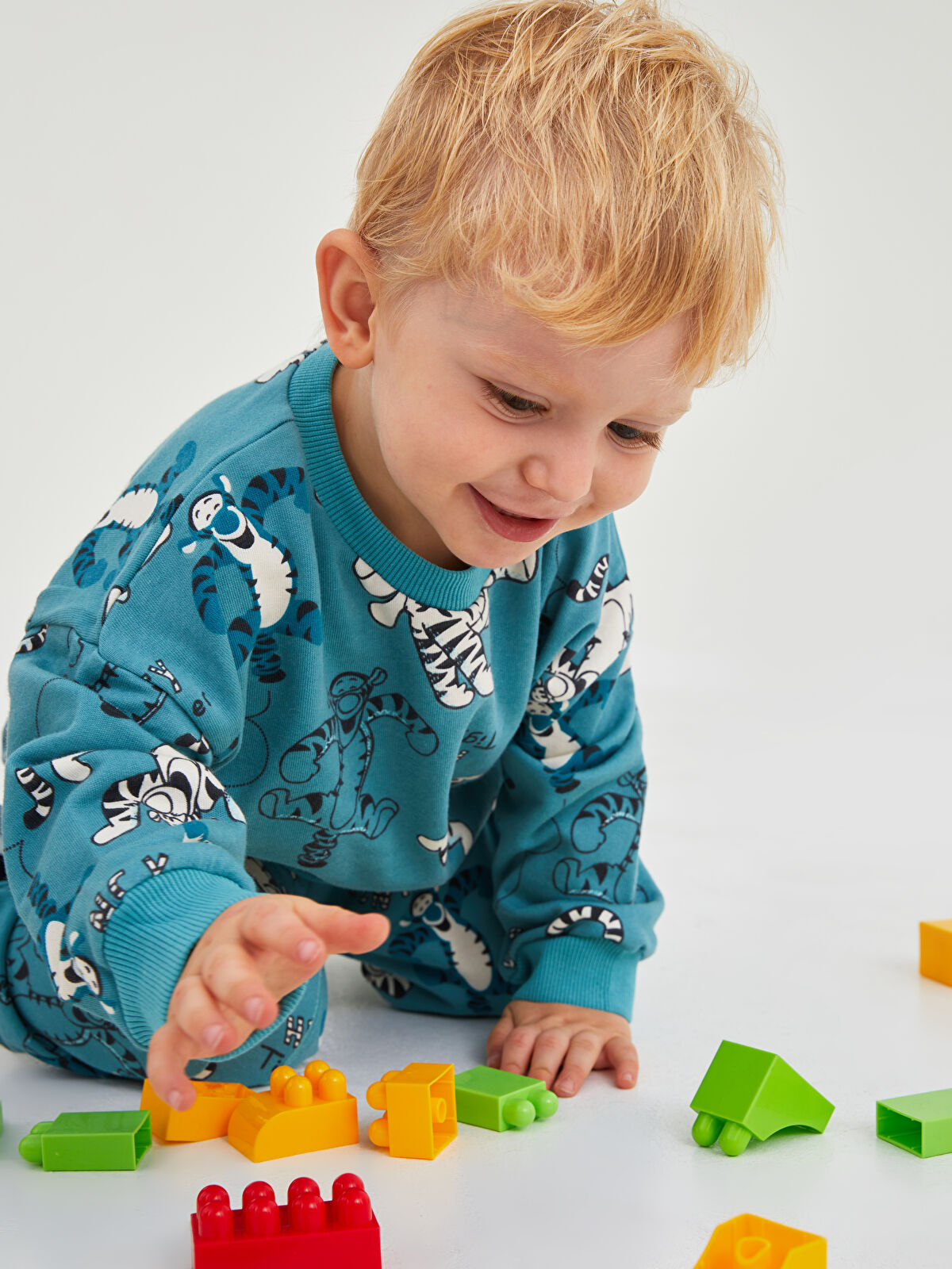 LCW GREEN Bisiklet Yaka Uzun Kollu Tigger Baskılı Pamuklu Erkek Bebek Sweatshirt