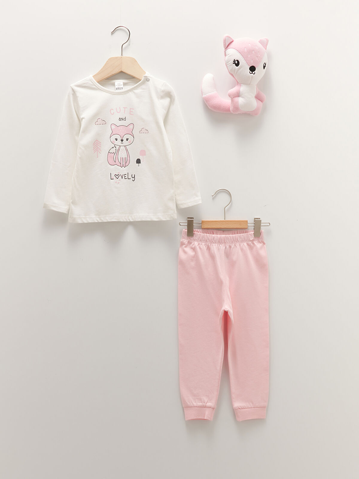 Bisiklet Yaka Uzun Kollu Baskılı Pamuklu Kız Bebek Pijama Takımı ve Oyuncak