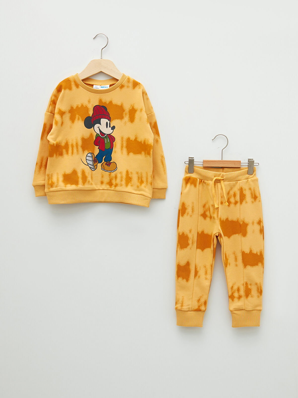 Bisiklet Yaka Uzun Kollu Mickey Mouse Baskılı Erkek Bebek Sweatshirt ve Jogger Pantolon 2'li Takım Bisiklet Yaka Uzun Kollu Mickey Mouse Baskılı Erkek Bebek Sweatshirt ve Jogger Pantolon 2'li Takım