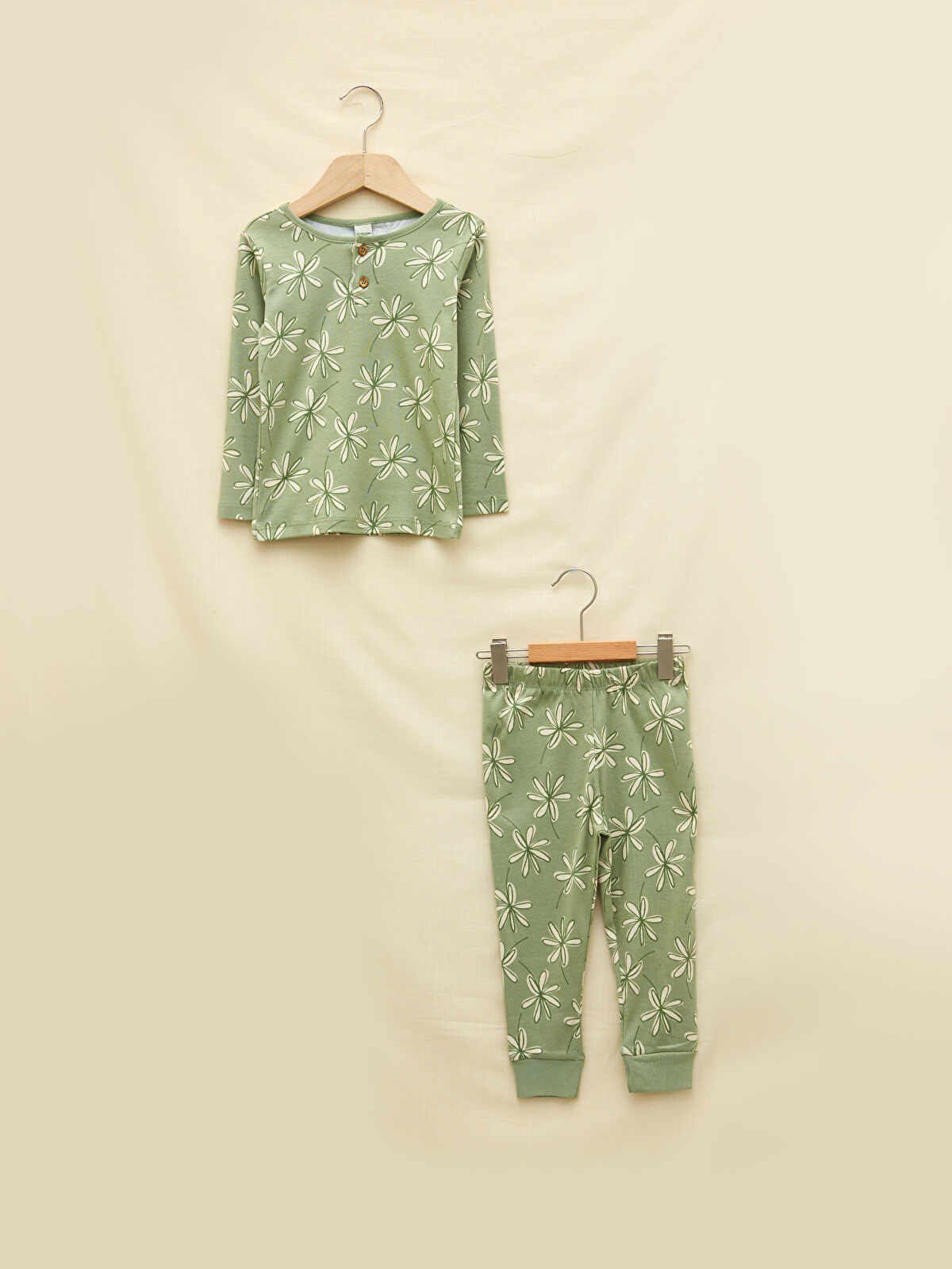 LCW GREEN Bisiklet Yaka Uzun Kollu Desenli Organik Pamuklu Kız Bebek Pijama Takımı