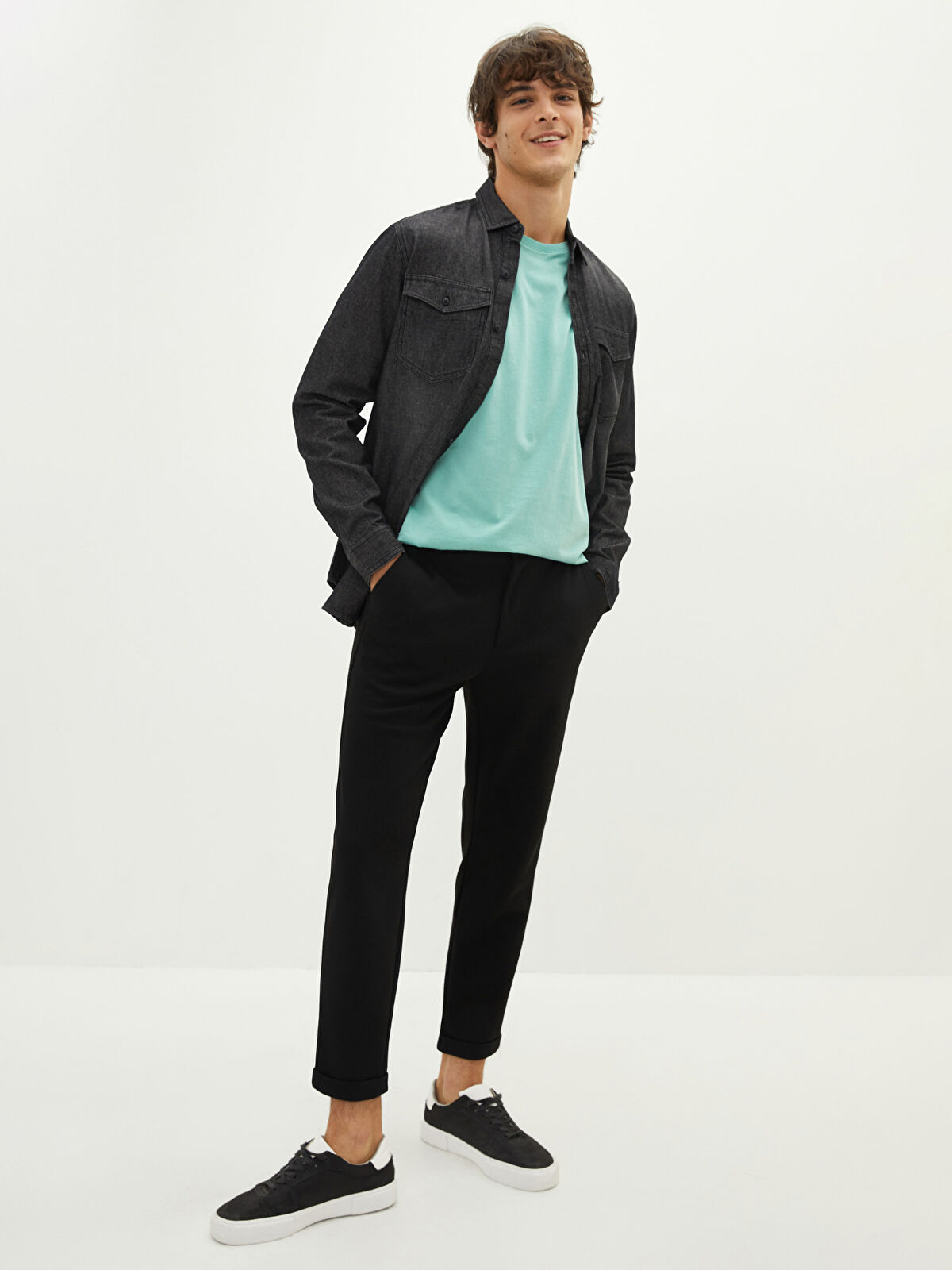 LCW CASUAL Slim Fit Dokulu Erkek Pantolon