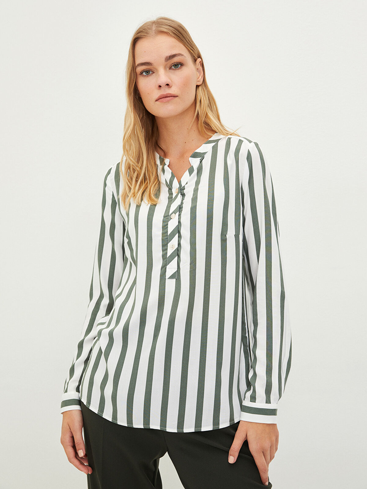 LCW CLASSIC Kaçık Yaka Çizgili Uzun Kollu Viskon Kadın Bluz