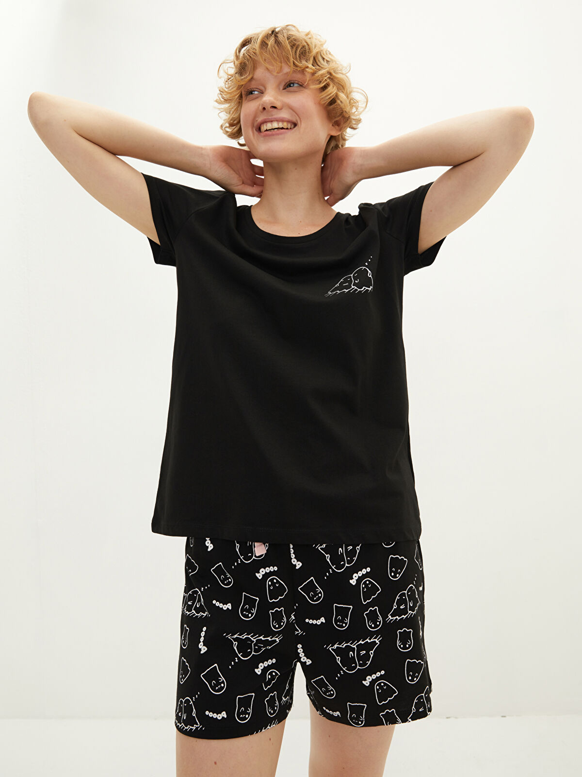 LCW DREAM Bisiklet Yaka Baskılı Kısa Kollu Pamuklu Kadın Şortlu Pijama Takımı