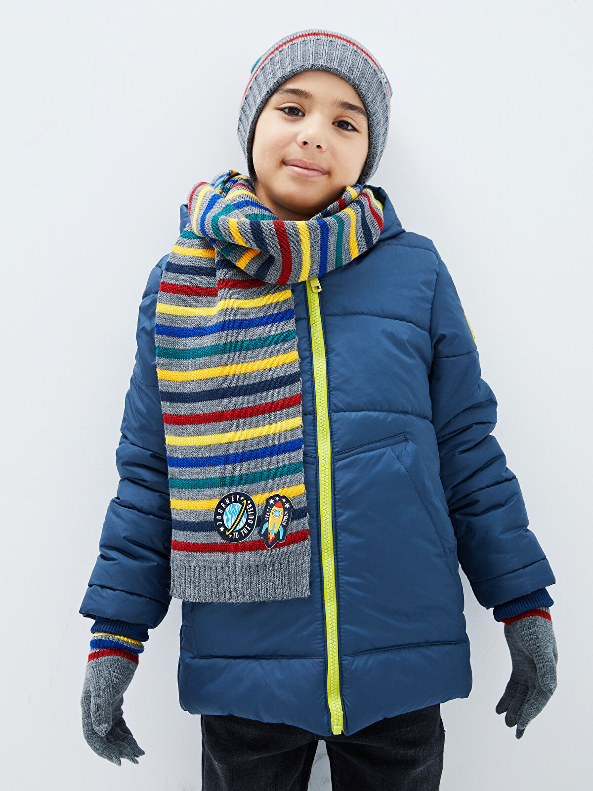 Yılbaşı Temalı Erkek Çocuk Çizgili Triko Atkı Bere ve Eldiven Takım Yılbaşı Temalı Erkek Çocuk Çizgili Triko Atkı Bere ve Eldiven Takım