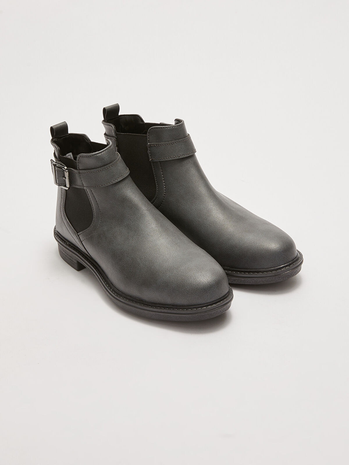 Deri Görünümlü Toka Detaylı Lastikli Erkek Bot