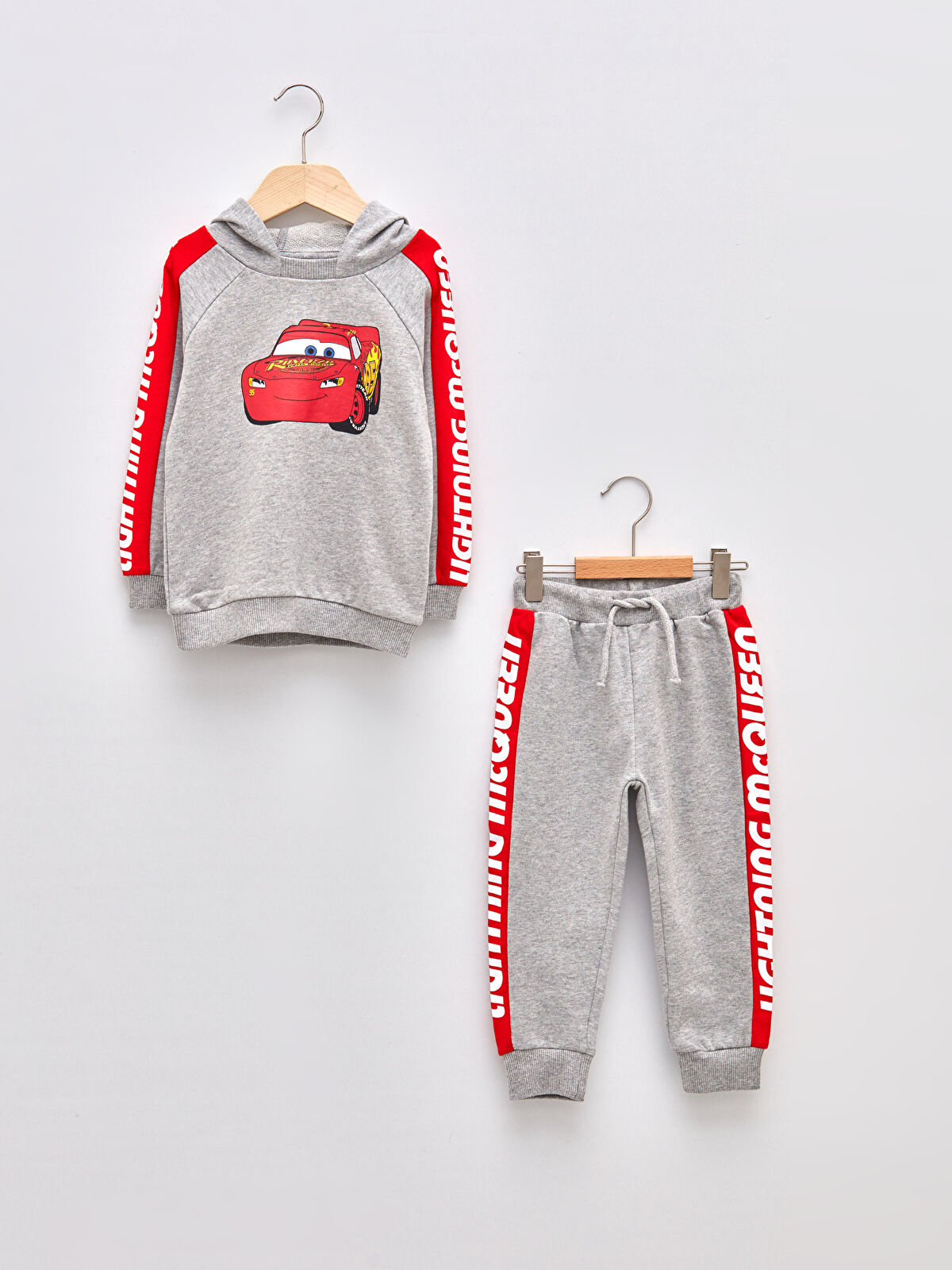 Kapüşonlu Uzun Kollu Arabalar Baskılı Erkek Bebek Sweatshirt ve Jogger Eşofman Alt 2'li Takım Kapüşonlu Uzun Kollu Arabalar Baskılı Erkek Bebek Sweatshirt ve Jogger Eşofman Alt 2'li Takım