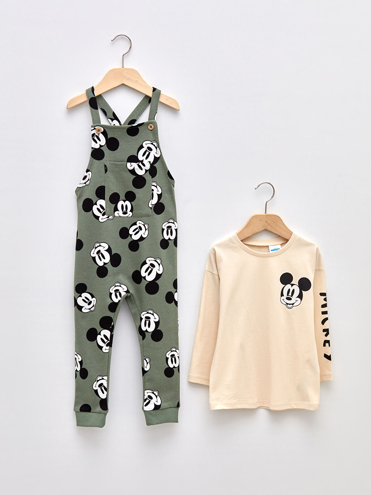 Bisiklet Yaka Uzun Kollu Mickey Mouse Baskılı Pamuklu Erkek Bebek Tişört ve Salopet 2'li Takım