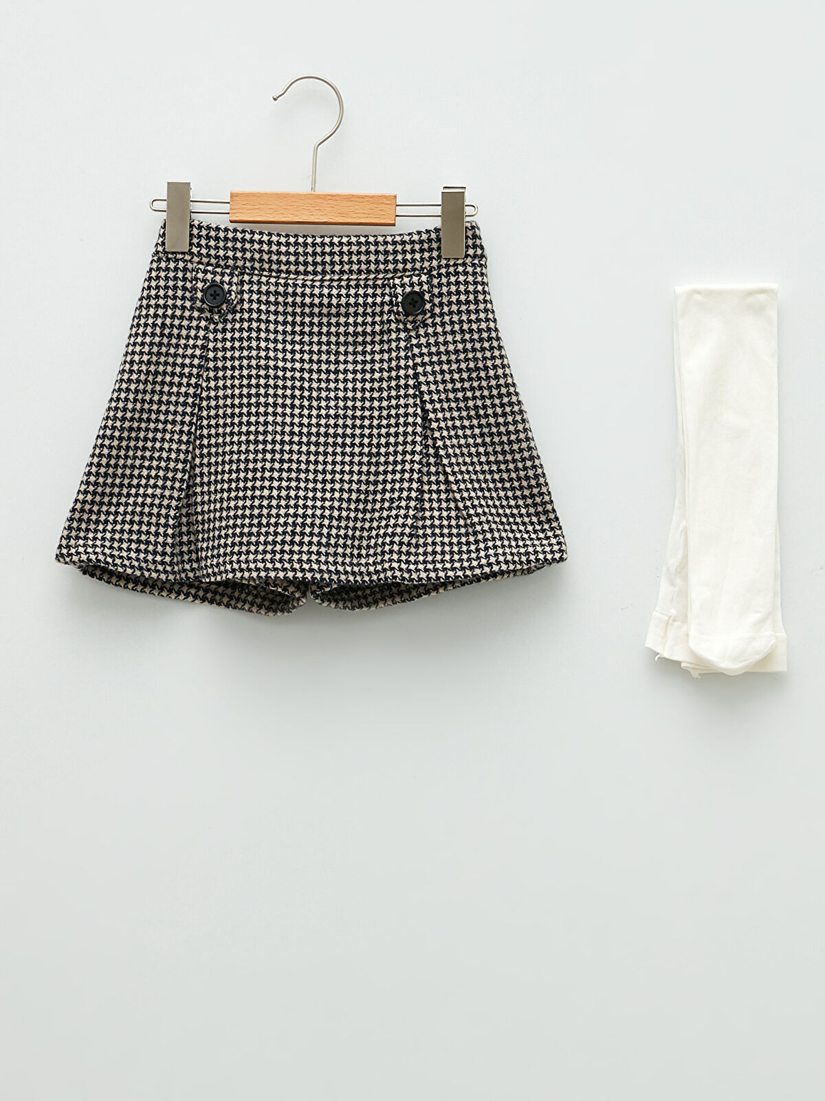 Beli Lastikli Kazayağı Desenli Kız Bebek Şort Etek ve Külotlu Çorap 2'li Takım