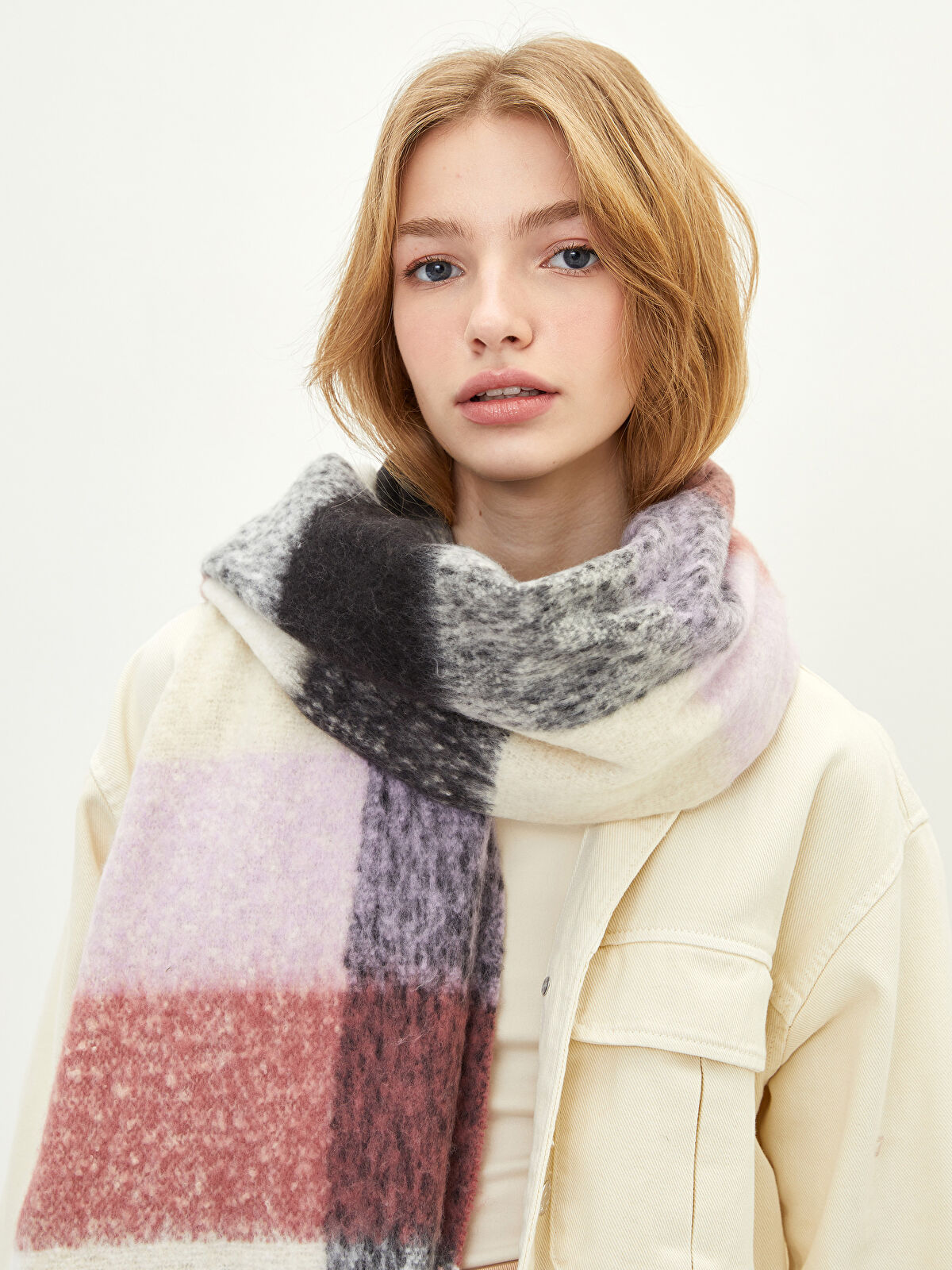 Ekose Desenli Püsküllü Kadın Atkı