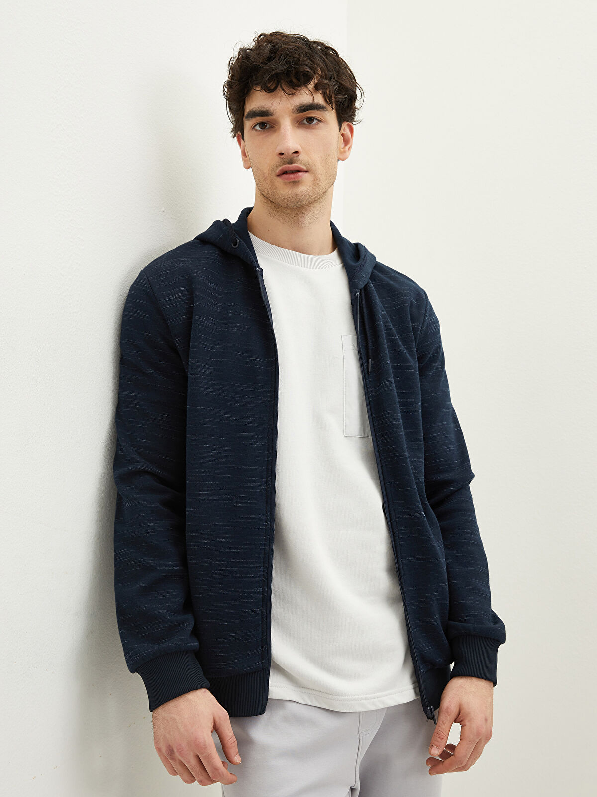 LCW CASUAL Kapüşonlu Uzun Kollu Fermuarlı Erkek Spor Hırka