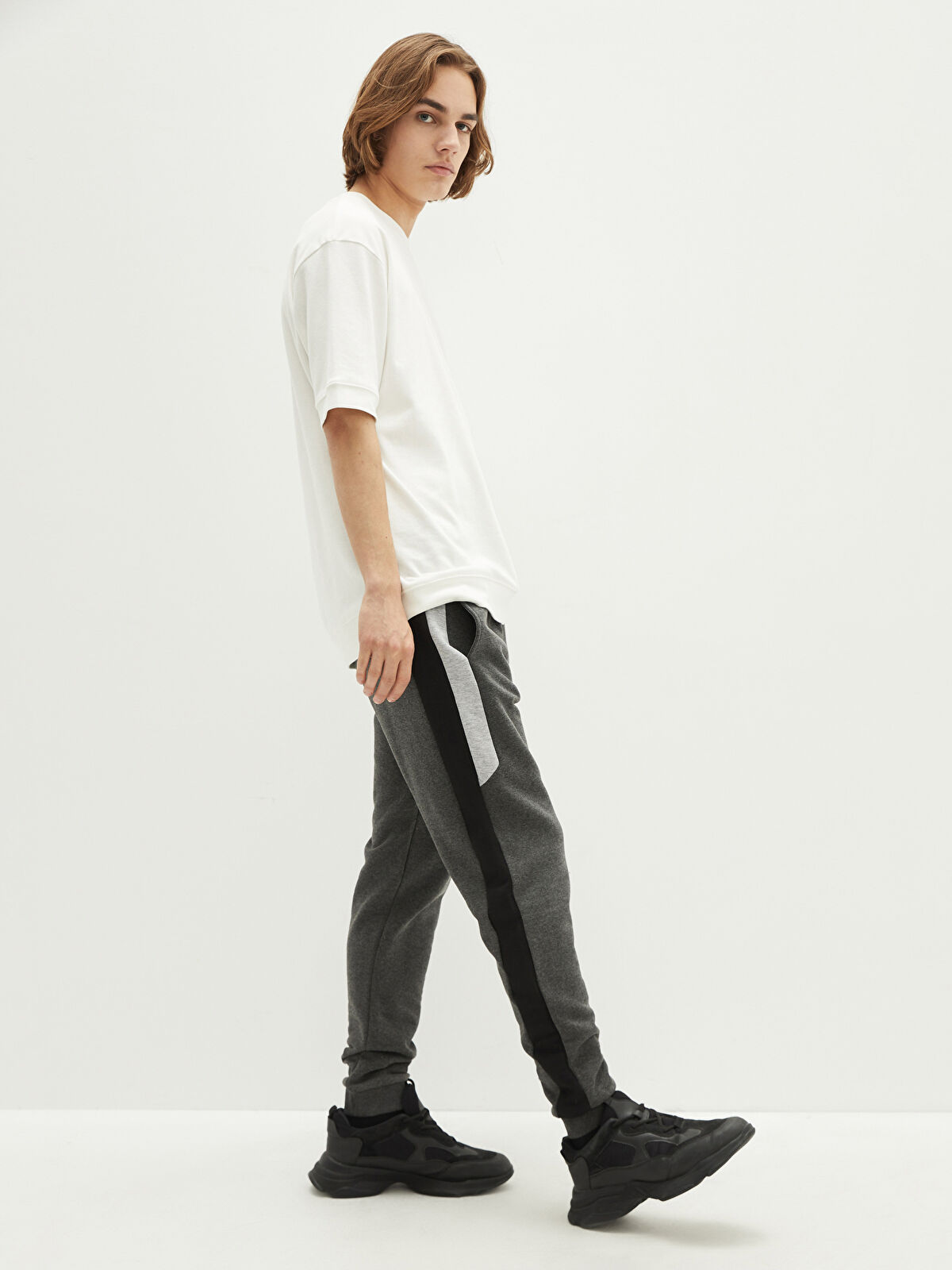 LCW CASUAL Slim Fit Baskılı Kalın Erkek Eşofman Altı LCW CASUAL Slim Fit Baskılı Kalın Erkek Eşofman Altı