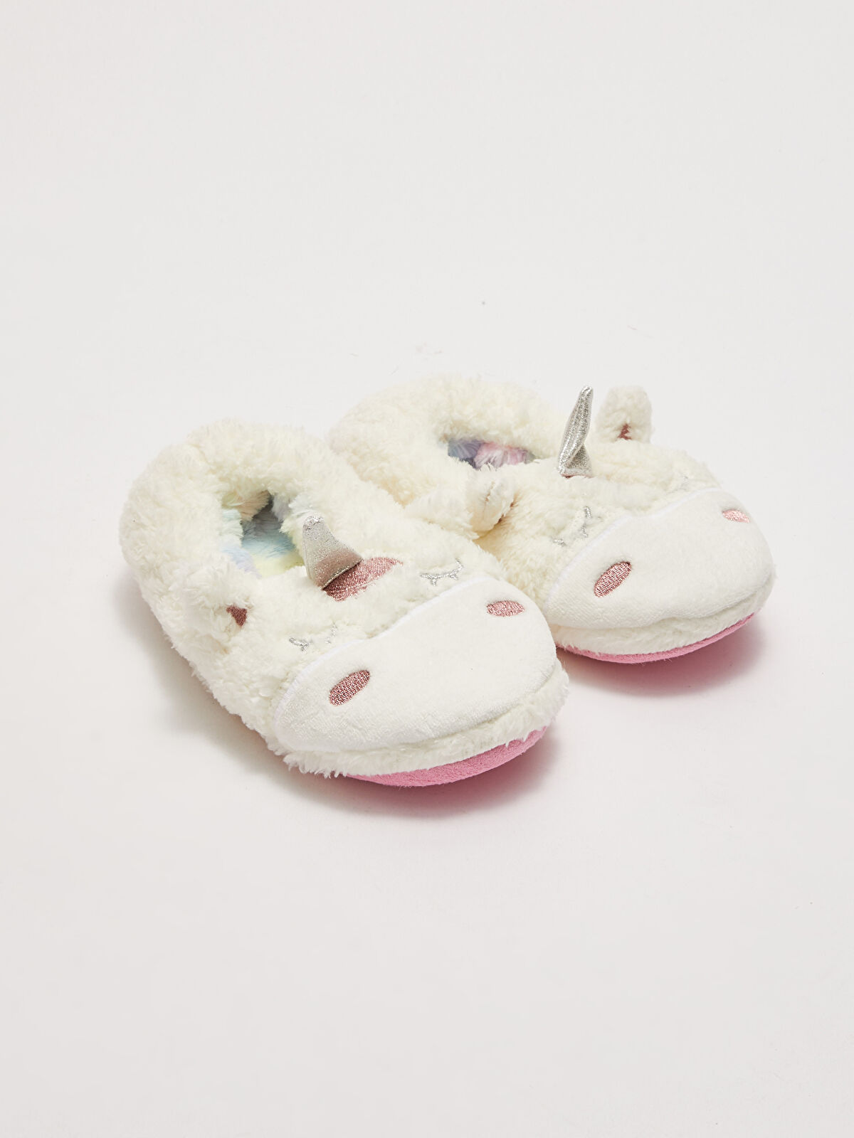 Nakış Detaylı Pelüş Kız Çocuk Panduf