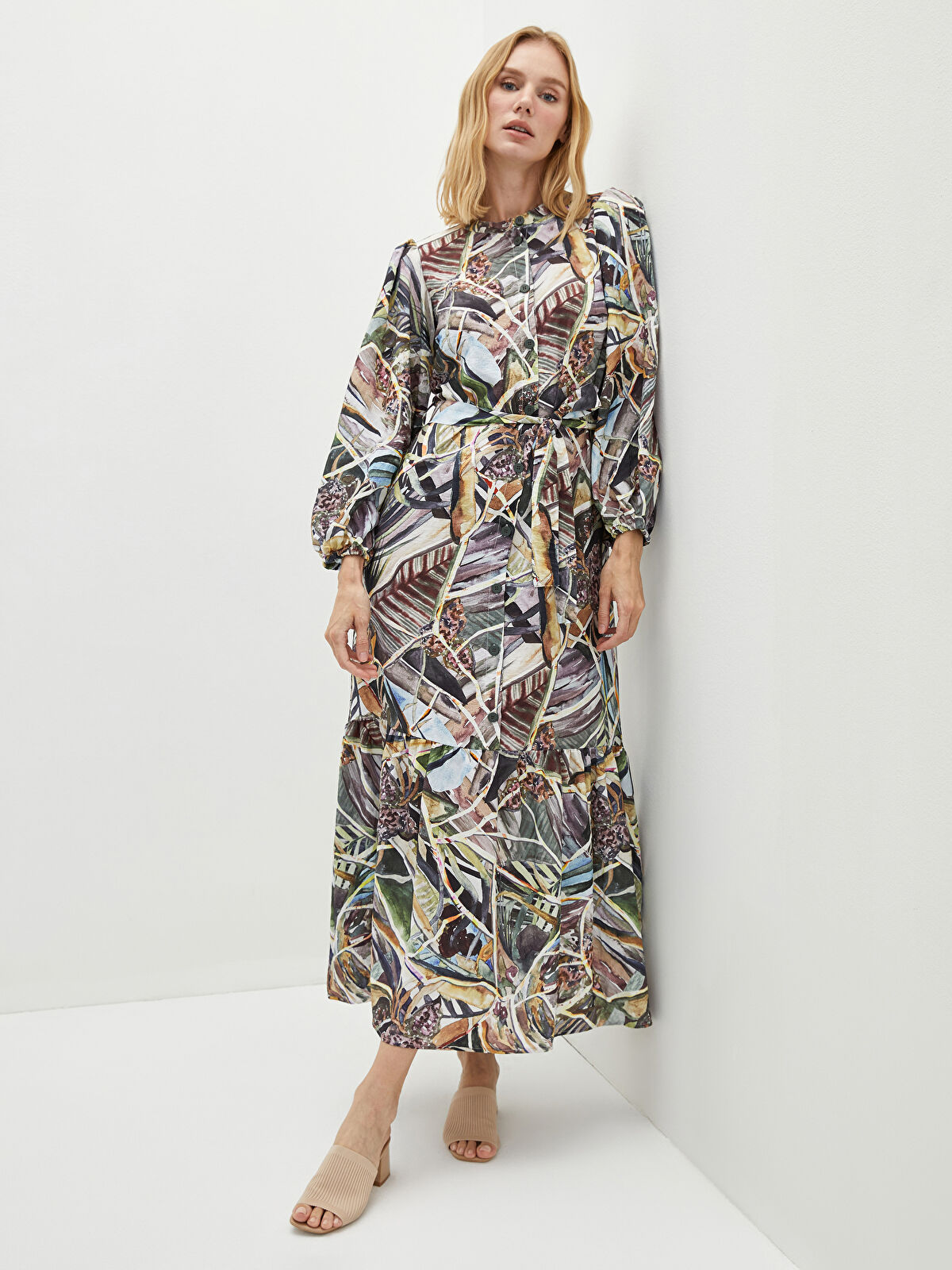 LCW CLASSIC Hakim Yaka Çiçekli Uzun Kollu Beli Kemerli Poplin Kadın Elbise