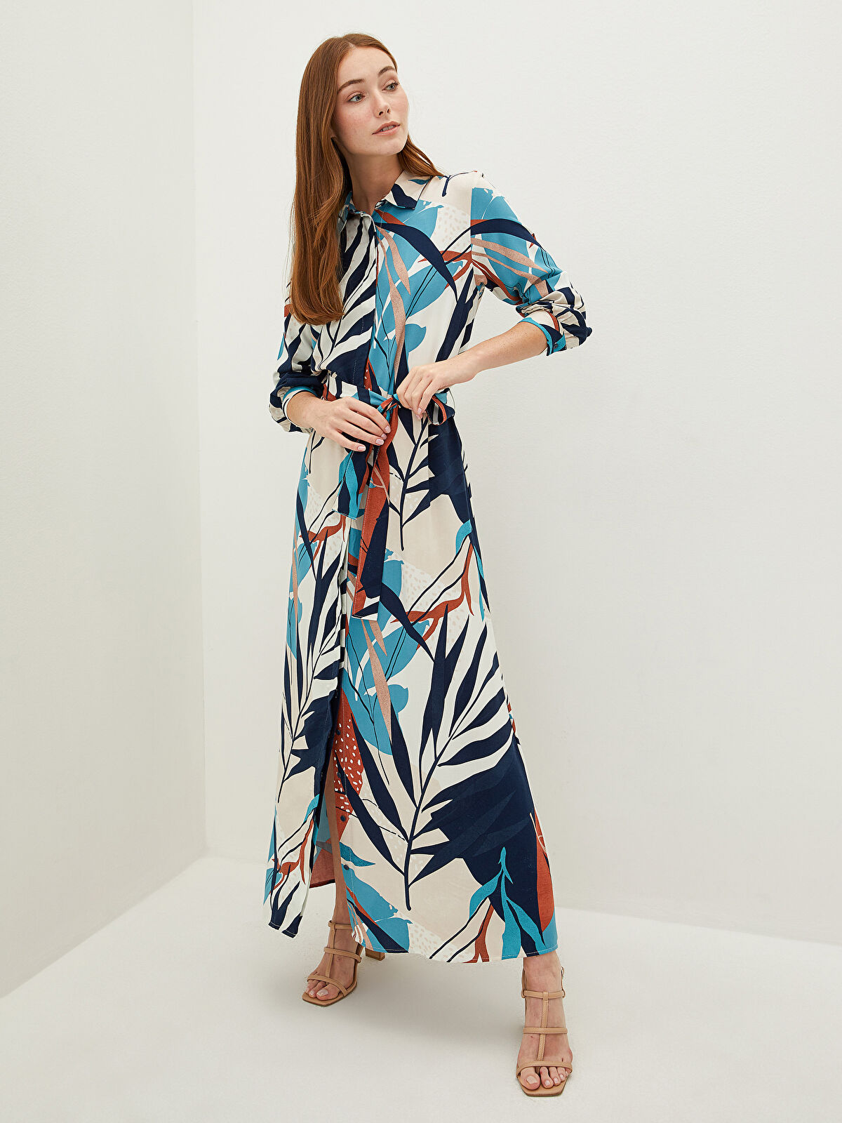 LCW CLASSIC Gömlek Yaka Desenli Uzun Kollu Beli Kuşaklı Viskon Kadın Elbise