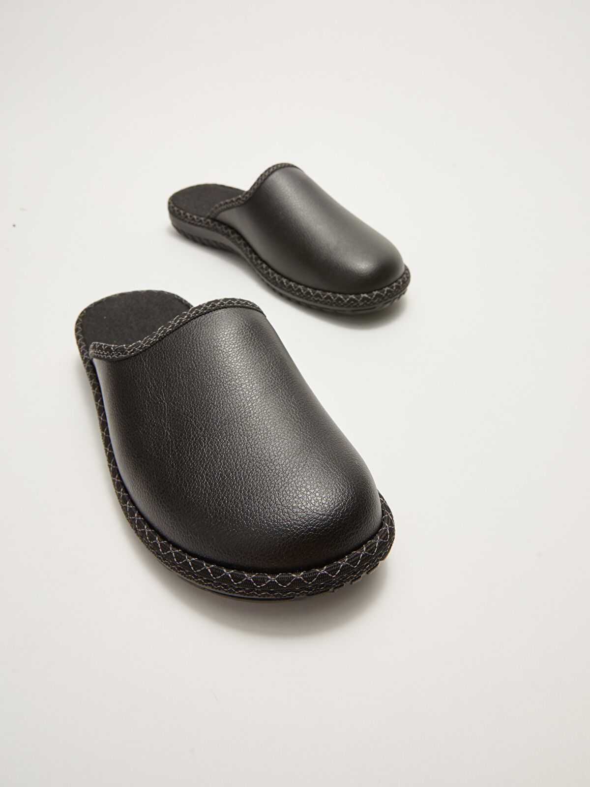 Önü Kapalı Erkek Ev Terliği