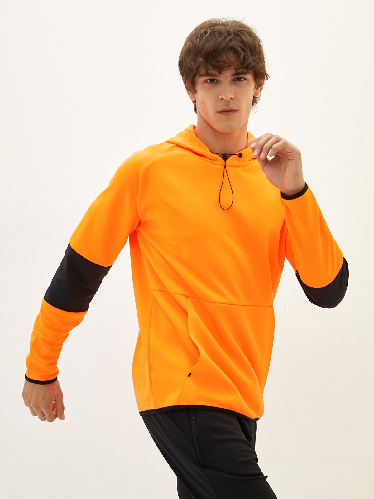 LCW SPORTS Kapüşonlu Uzun Kollu Renk Bloklu Erkek Spor Sweatshirt