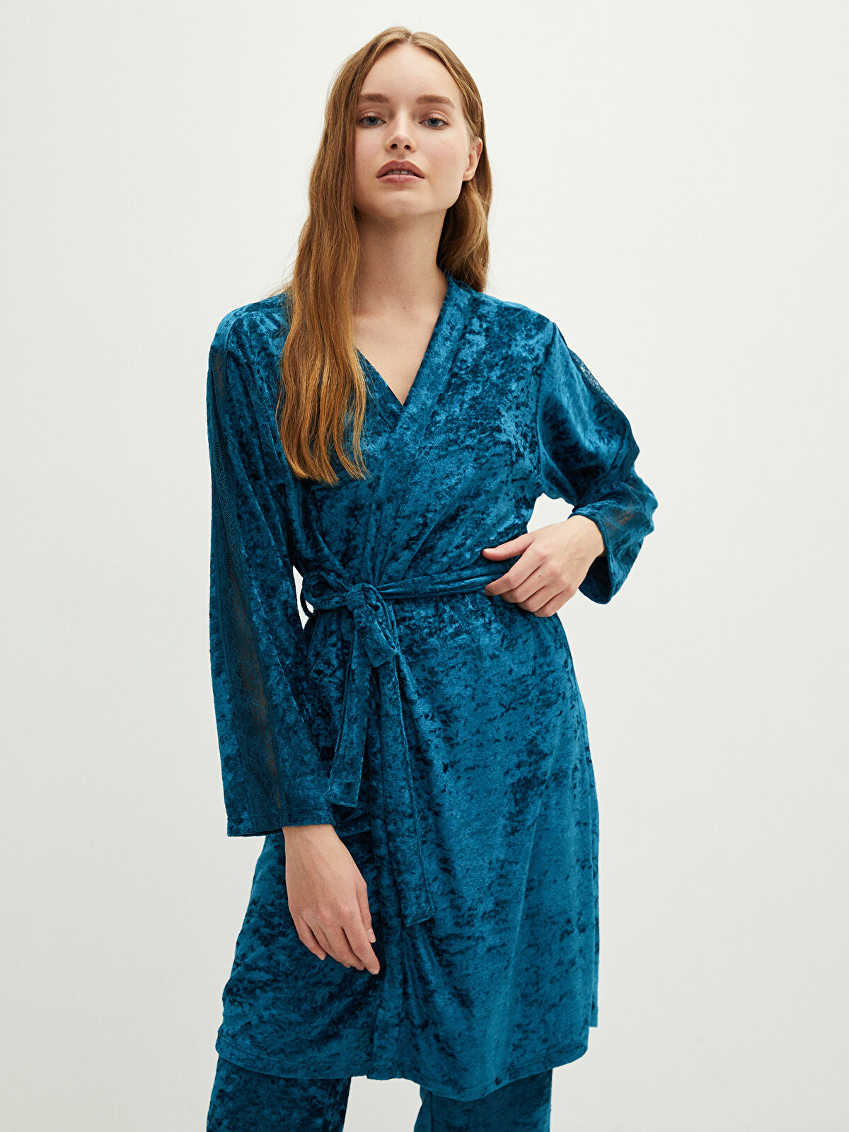 LCW DREAM Kruvaze Yaka Düz Uzun Kollu Kadife Kadın Sabahlık