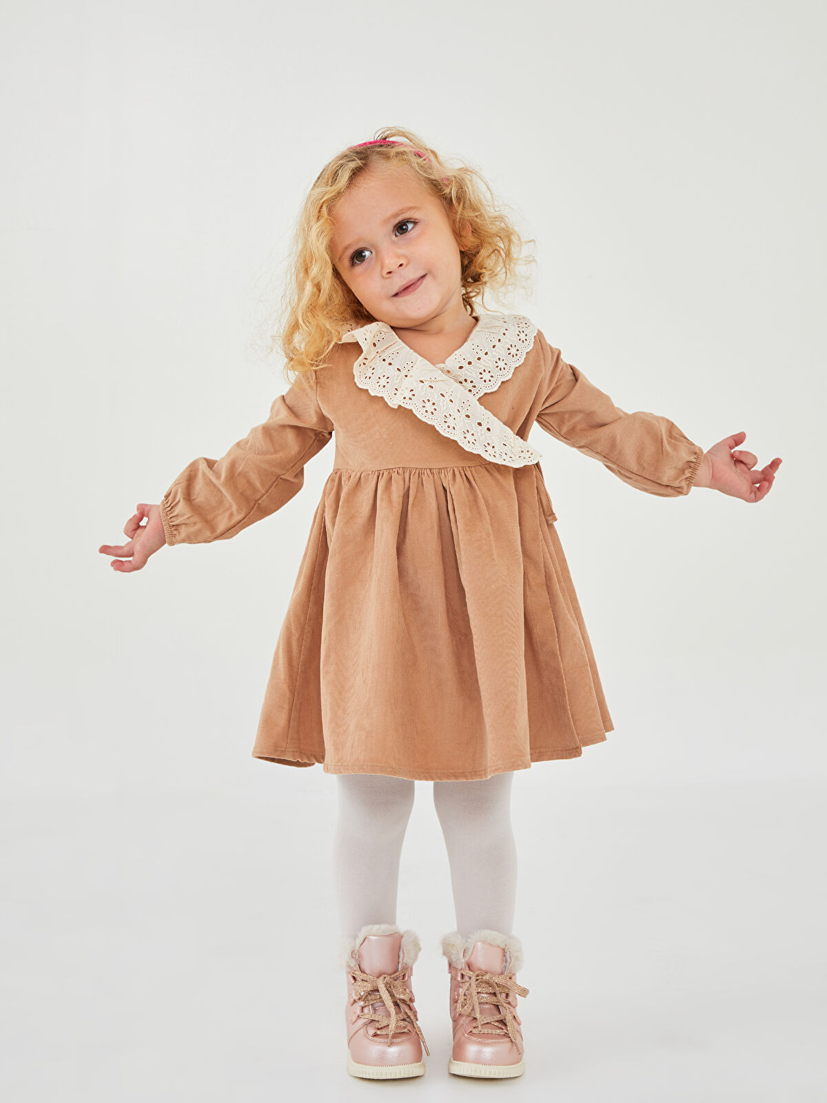 Dantel Fırfır Detaylı V Yaka Uzun Kollu Kadife Kız Bebek Elbise Dantel Fırfır Detaylı V Yaka Uzun Kollu Kadife Kız Bebek Elbise