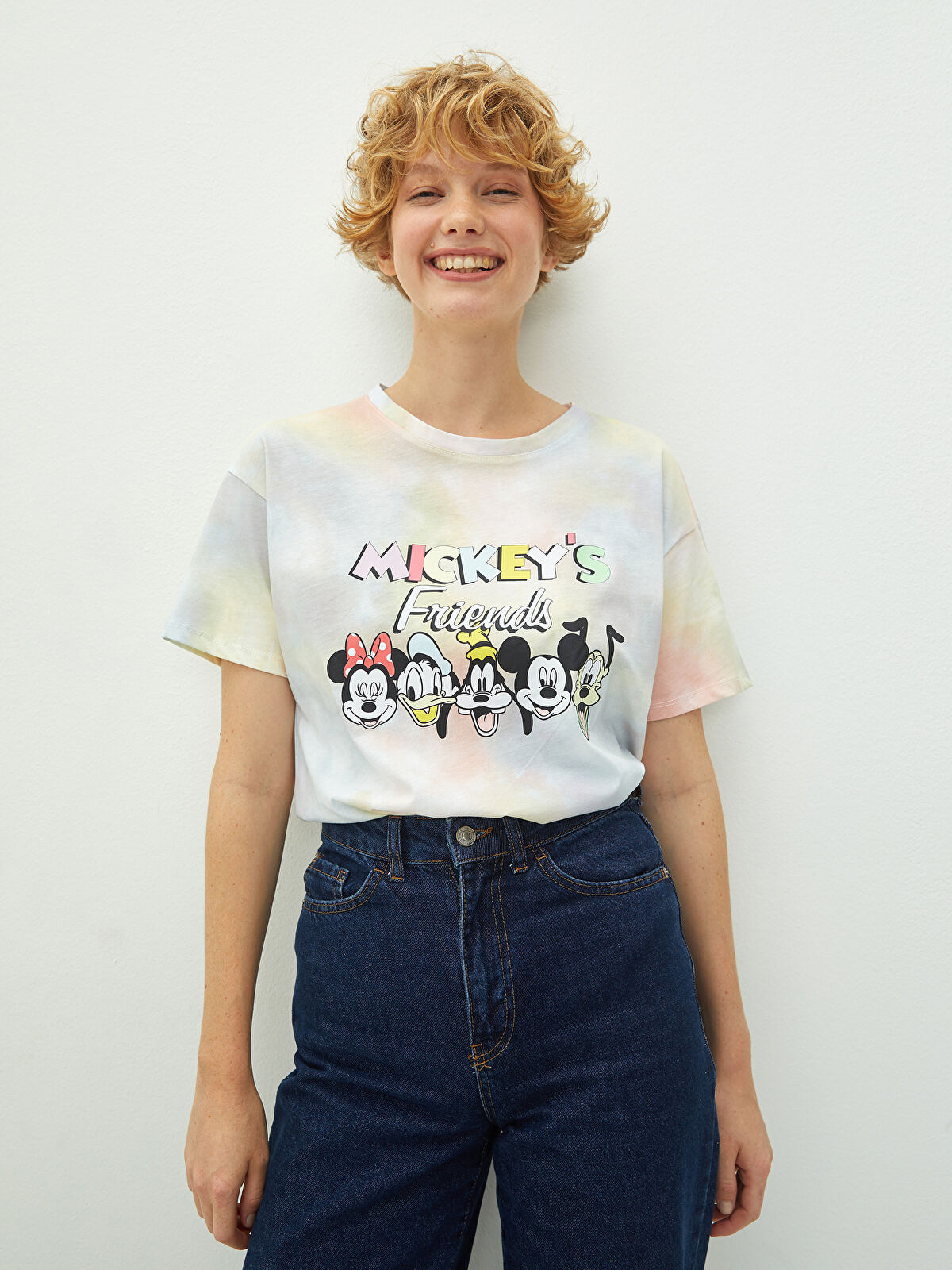 LCW CASUAL Bisiklet Yaka Mickey ve Arkadaşları Baskılı Kısa Kollu Pamuklu Kadın Tişört