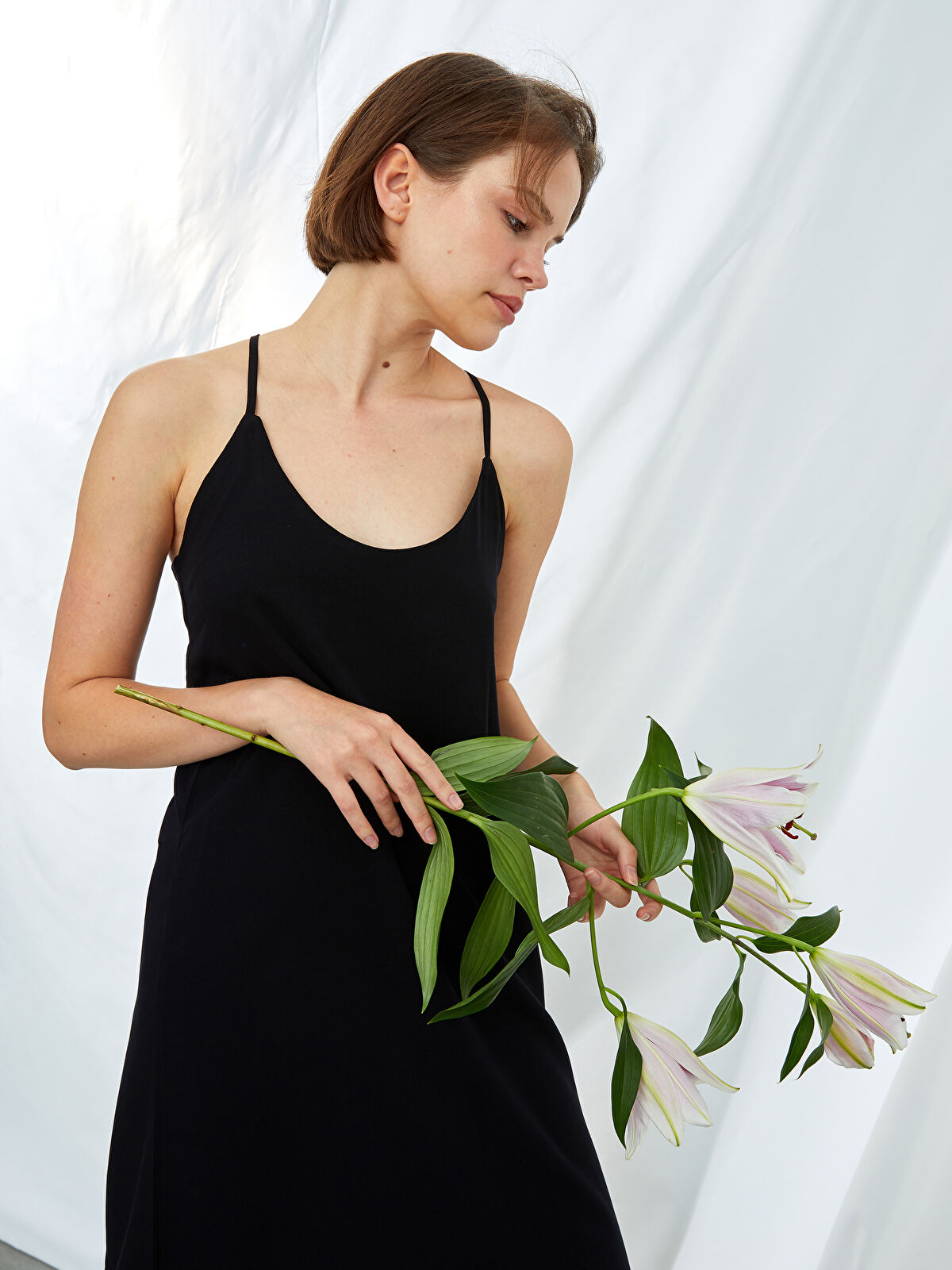 LCW DREAM U Yaka Askılı Düz Viskon Kadın Gecelik