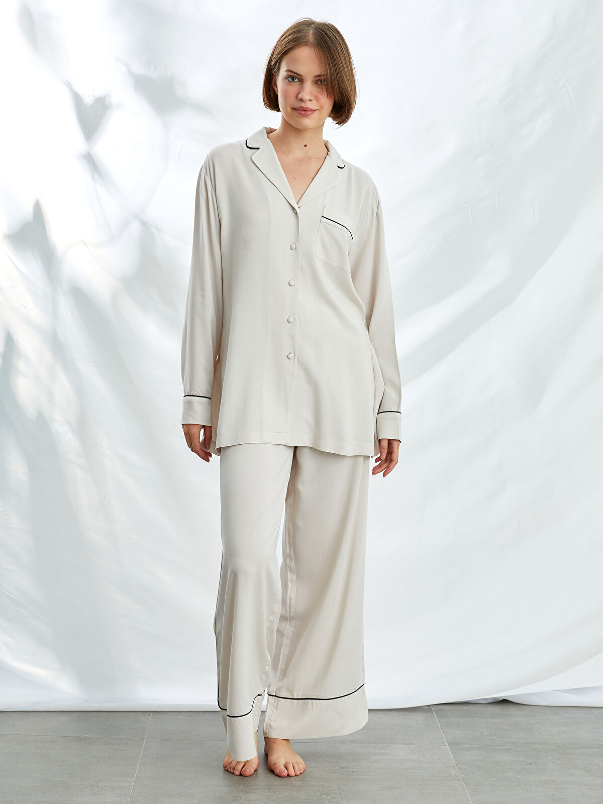 LCW DREAM Gömlek Yaka Düz Uzun Kollu Cep Detaylı Viskon Kadın Pijama Takımı